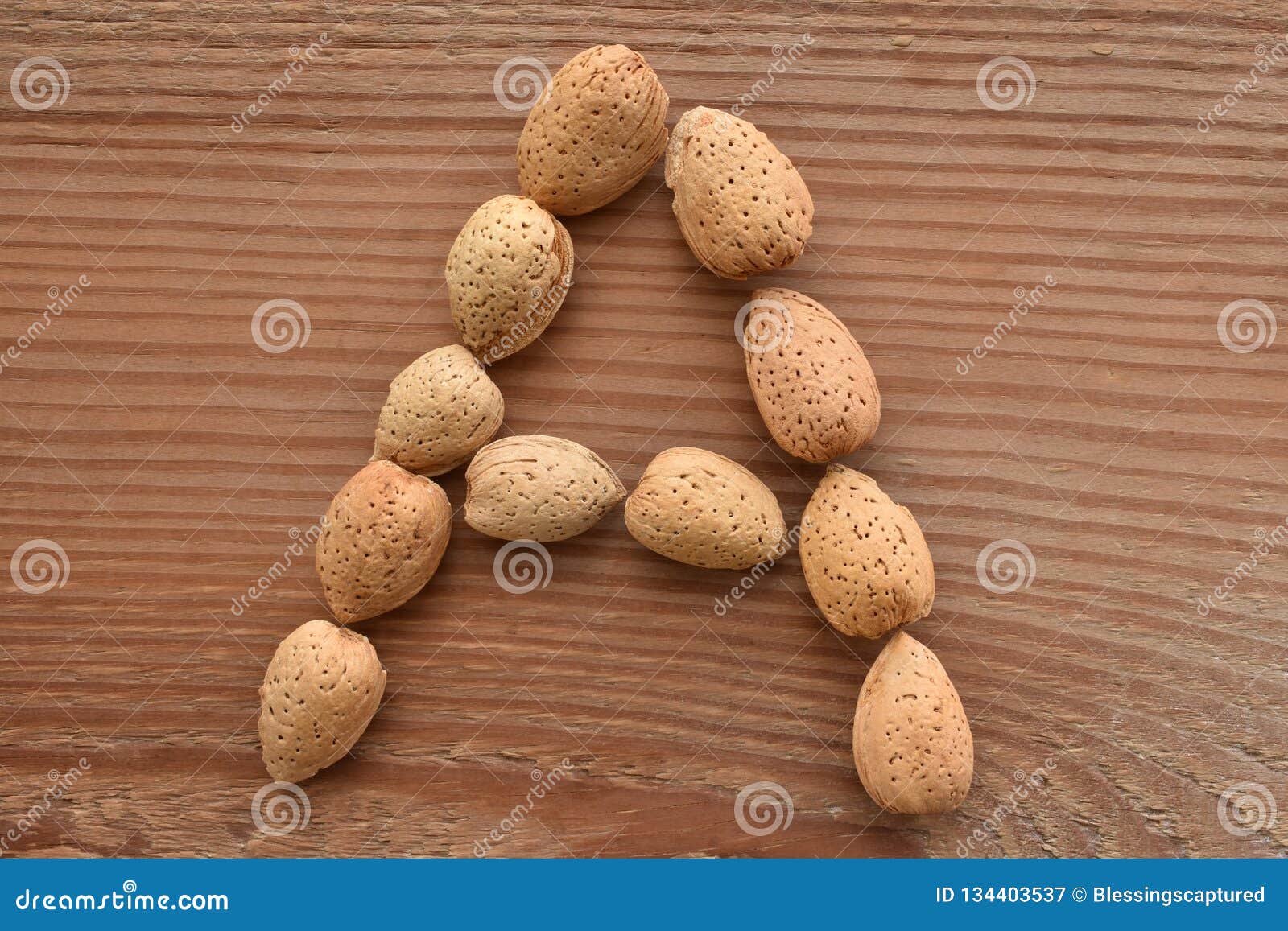 La Letra a Formada Con Las Almendras En La Madera Imagen de archivo ...