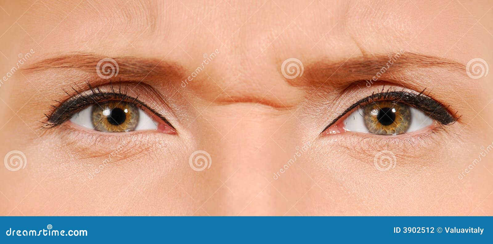 La mímica de la suspicacia foto de archivo. Imagen de cierre - 3902512