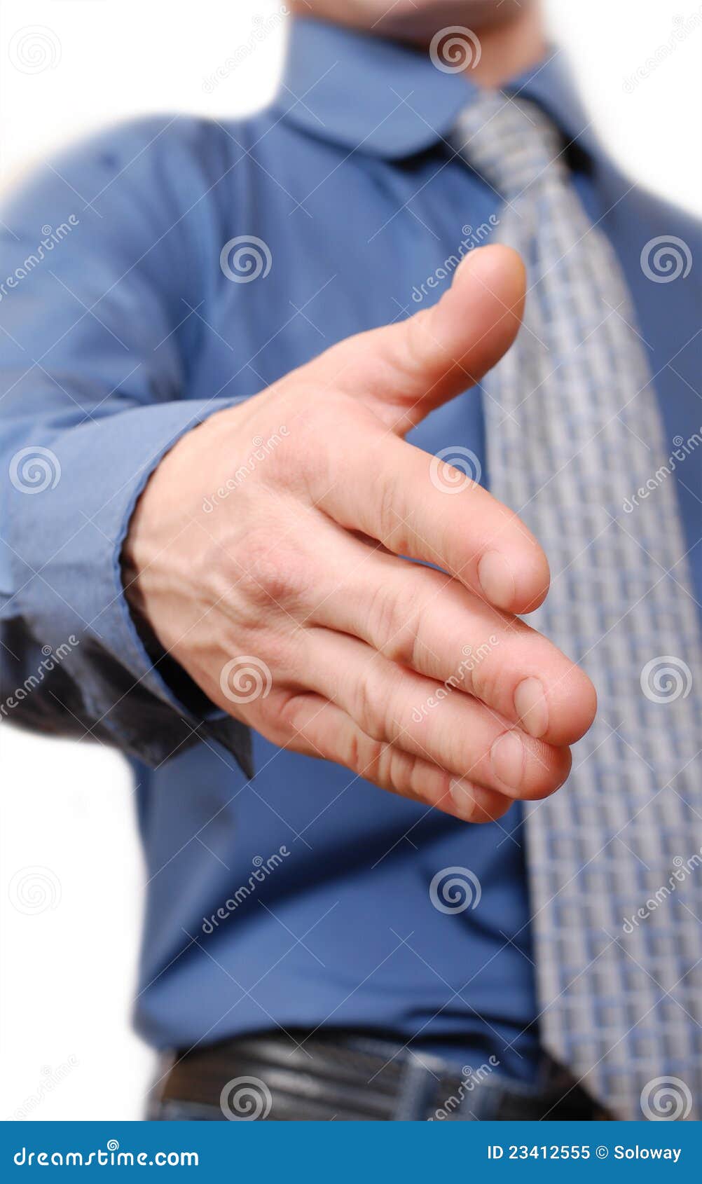 La main de l'homme tendu image stock. Image du conduite - 23412555