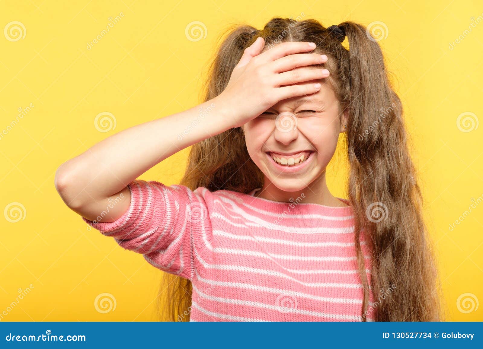 La Main De Sourire Honteuse De Front De Couverture De Fille ...