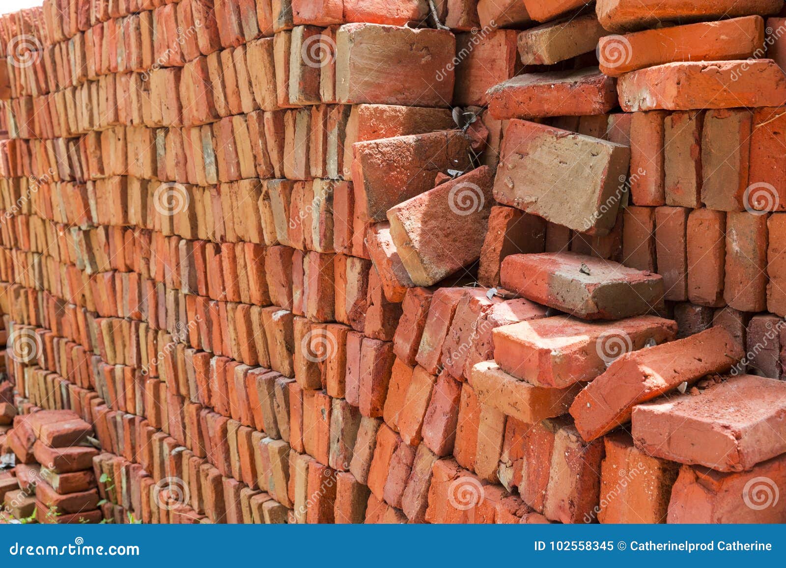 La Maison De Construction De Bâtiments De Briques Rouges Image stock ...