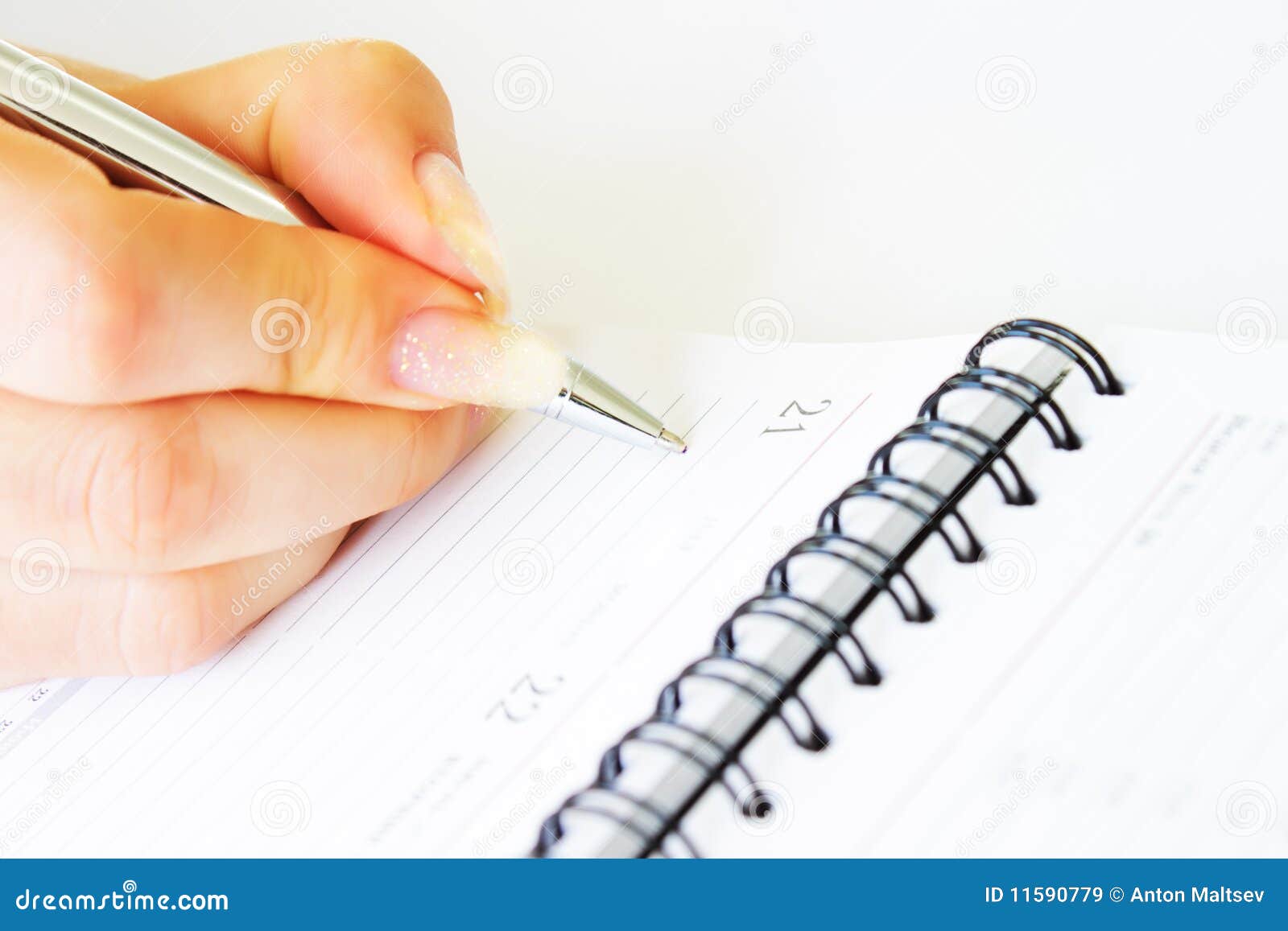 La mano scrive immagine stock. Immagine di cromo, notepad - 11590779