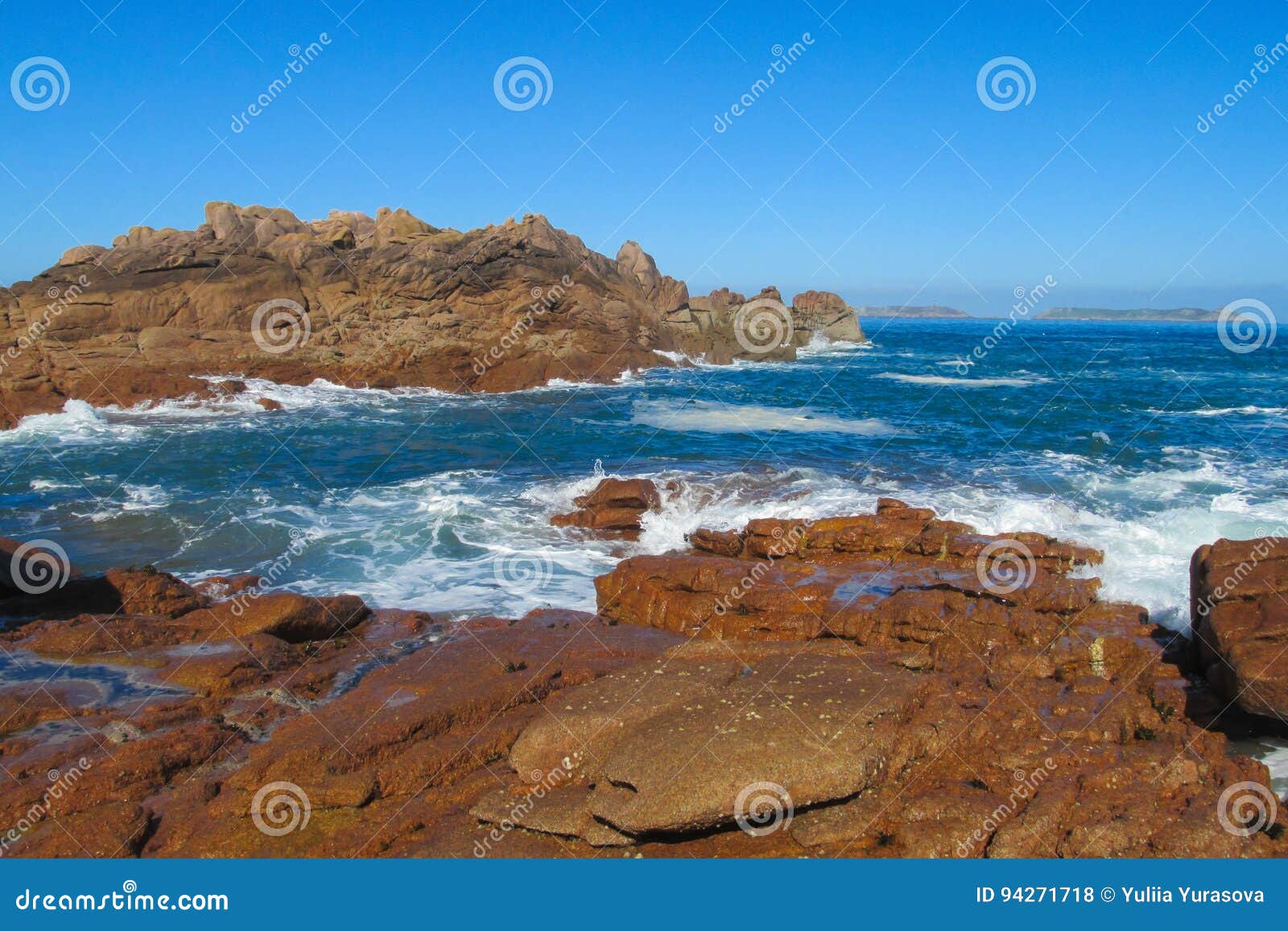 La Marea Del Mar Agita En Rocas Foto de archivo - Imagen de paisaje ...