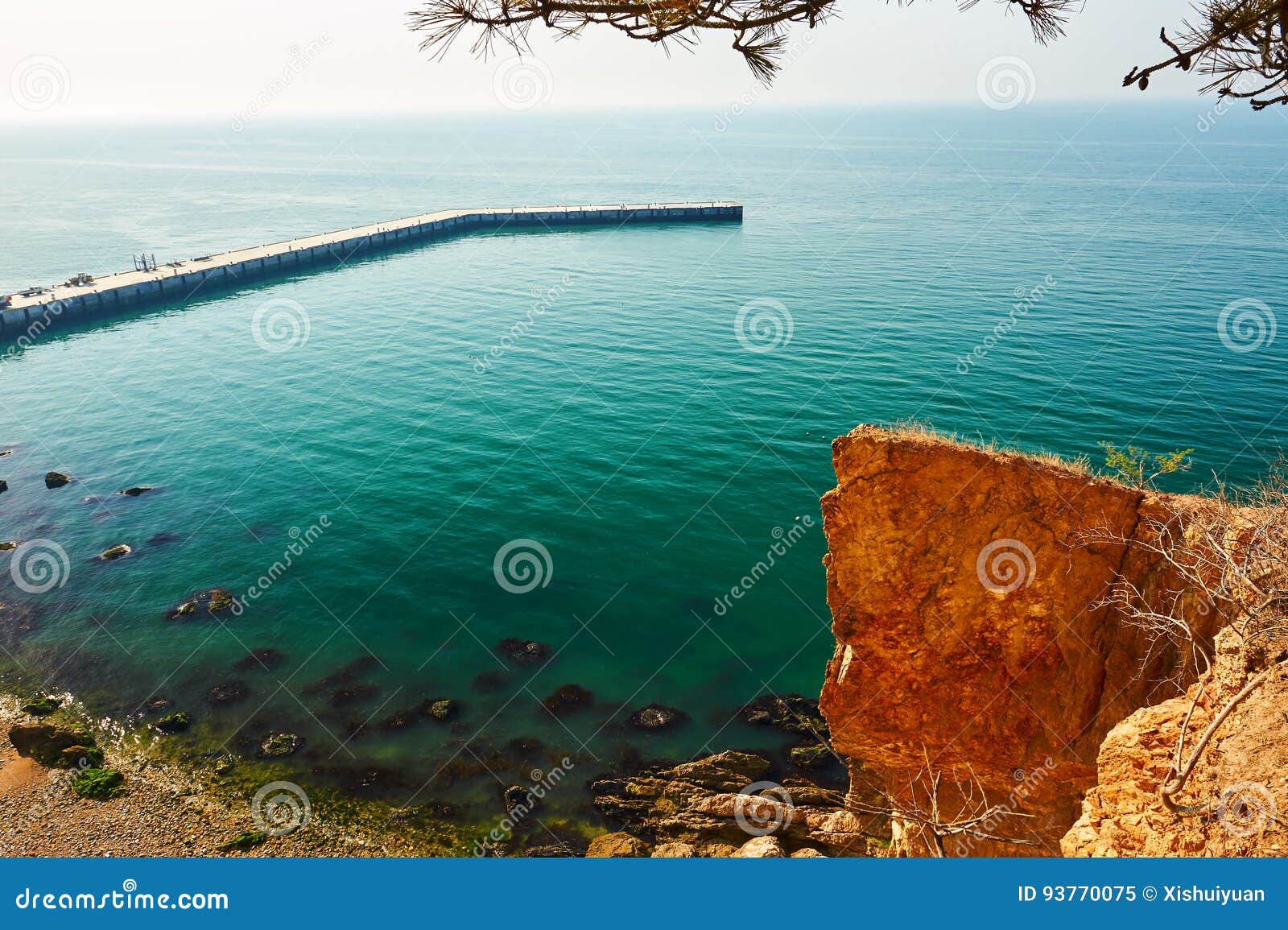 La megalite nella spiaggia immagine stock. Immagine di cina - 93770075