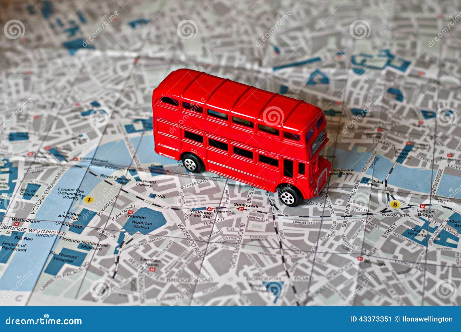 La Miniatura Rossa Iconica Del Bus Immagine Stock - Immagine di icona ...