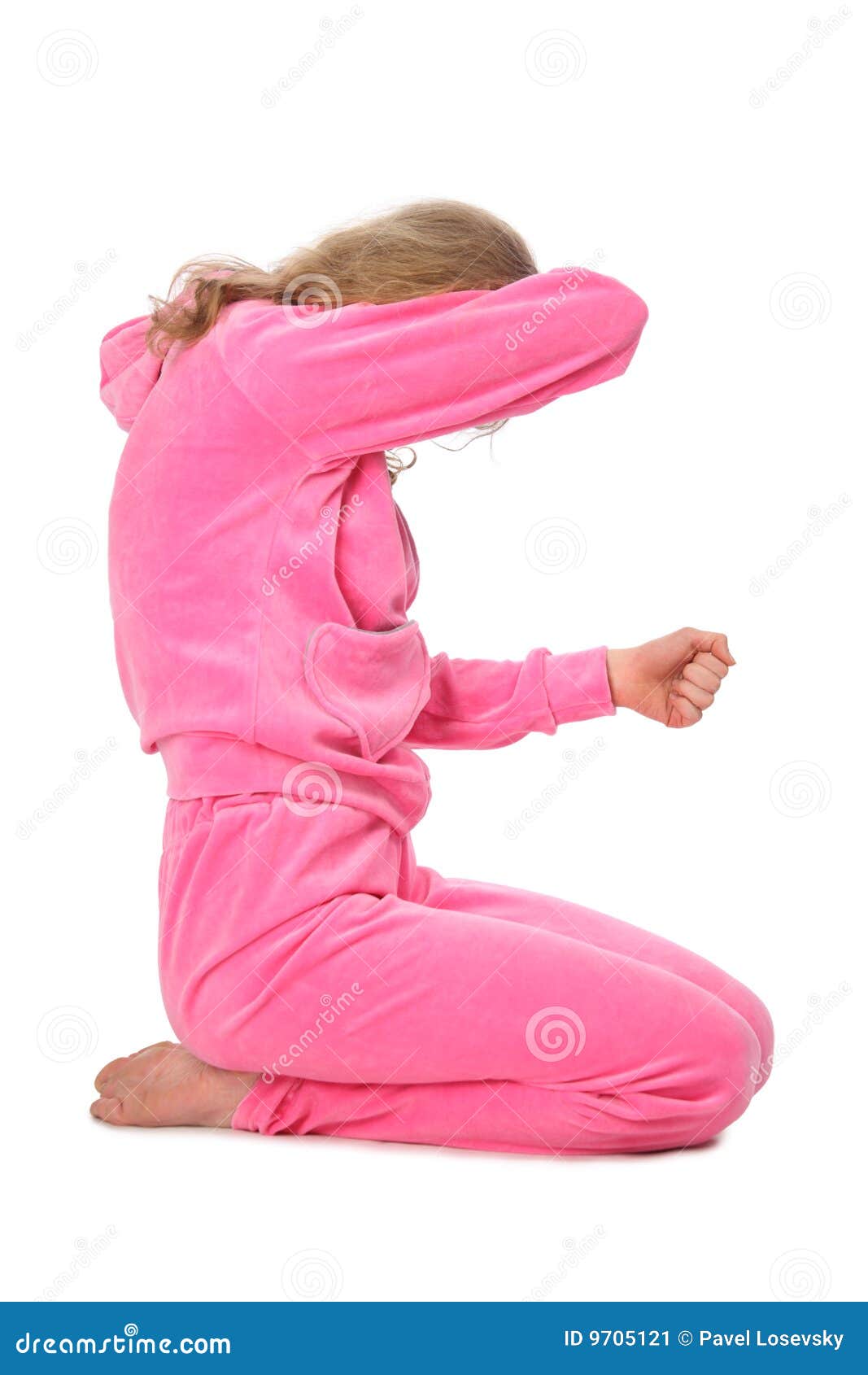 La Muchacha En Ropa Rosada Representa La Letra E Imagen de archivo ...