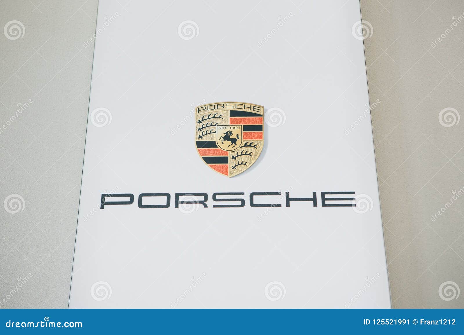 La Muestra O La Bandera De Porsche Foto editorial - Imagen de deporte ...
