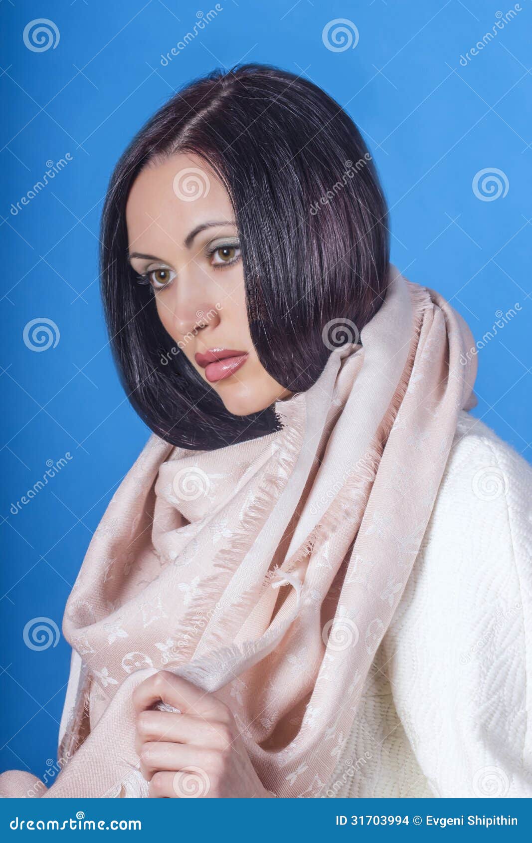 La Mujer Ahogar-cabelluda Atractiva. Foto de archivo - Imagen de ...