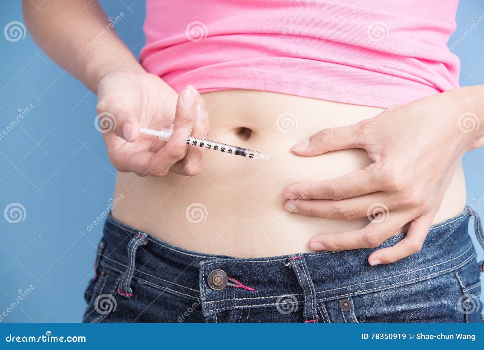 La Mujer Inyecta Para Hinchar Imagen de archivo - Imagen de medicina ...