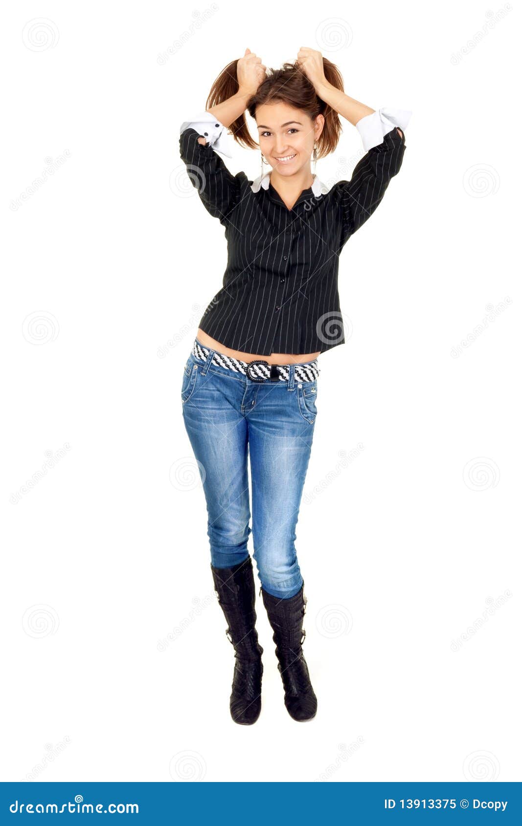 La Mujer Sonriente Recolecta Su Pelo En Un Bollo Imagen de archivo ...