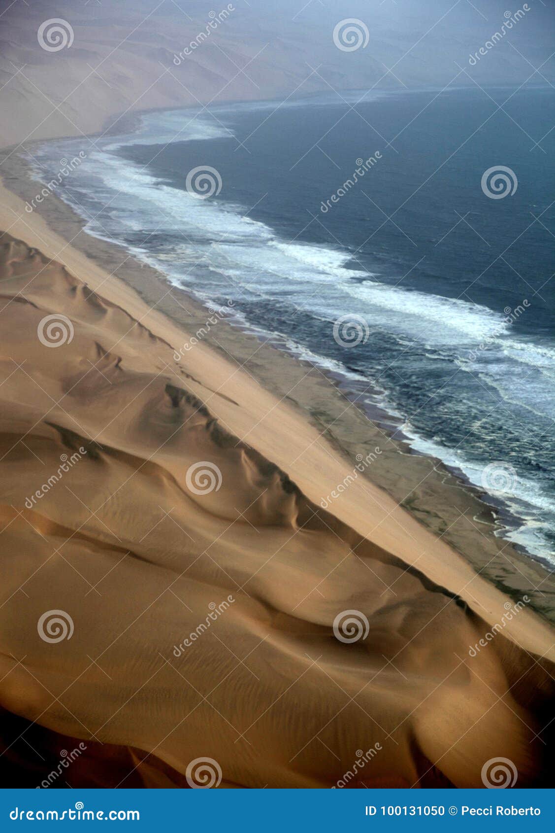 La Namibia, Il Deserto Di Namib Fotografia Stock - Immagine di africa ...