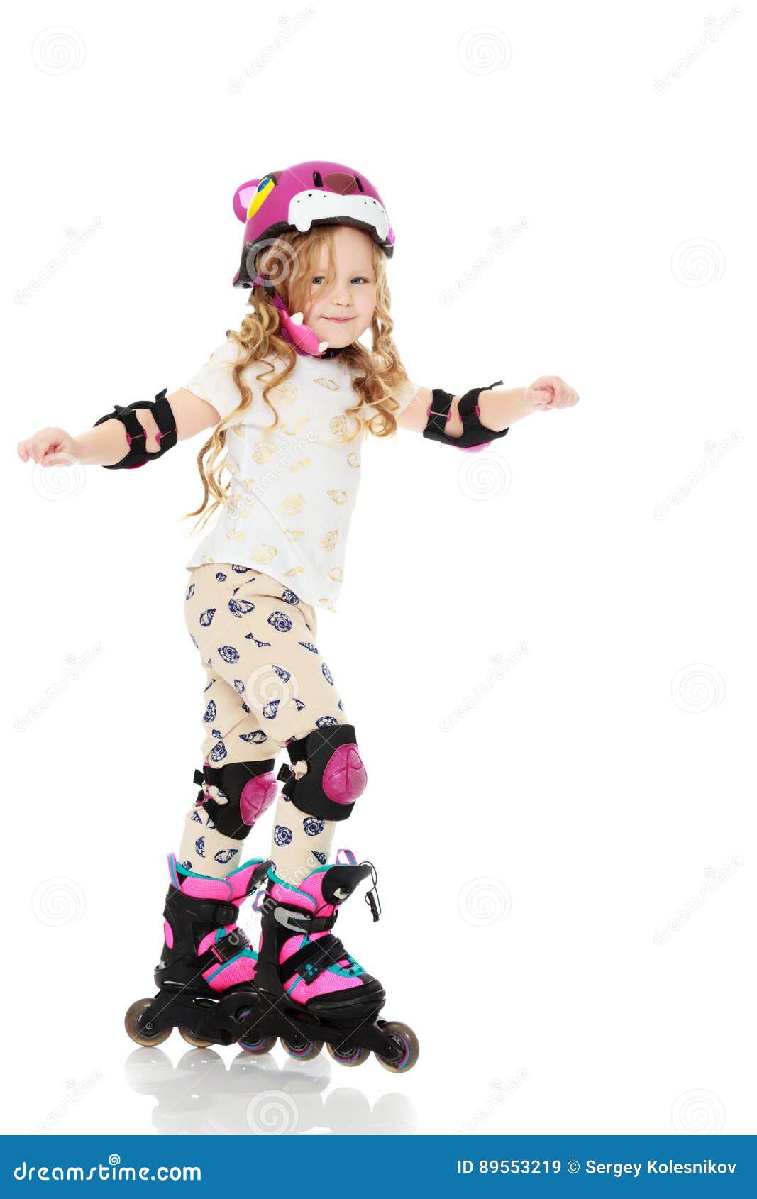 La Niña Patina Sobre Ruedas Imagen de archivo - Imagen de muchacha ...