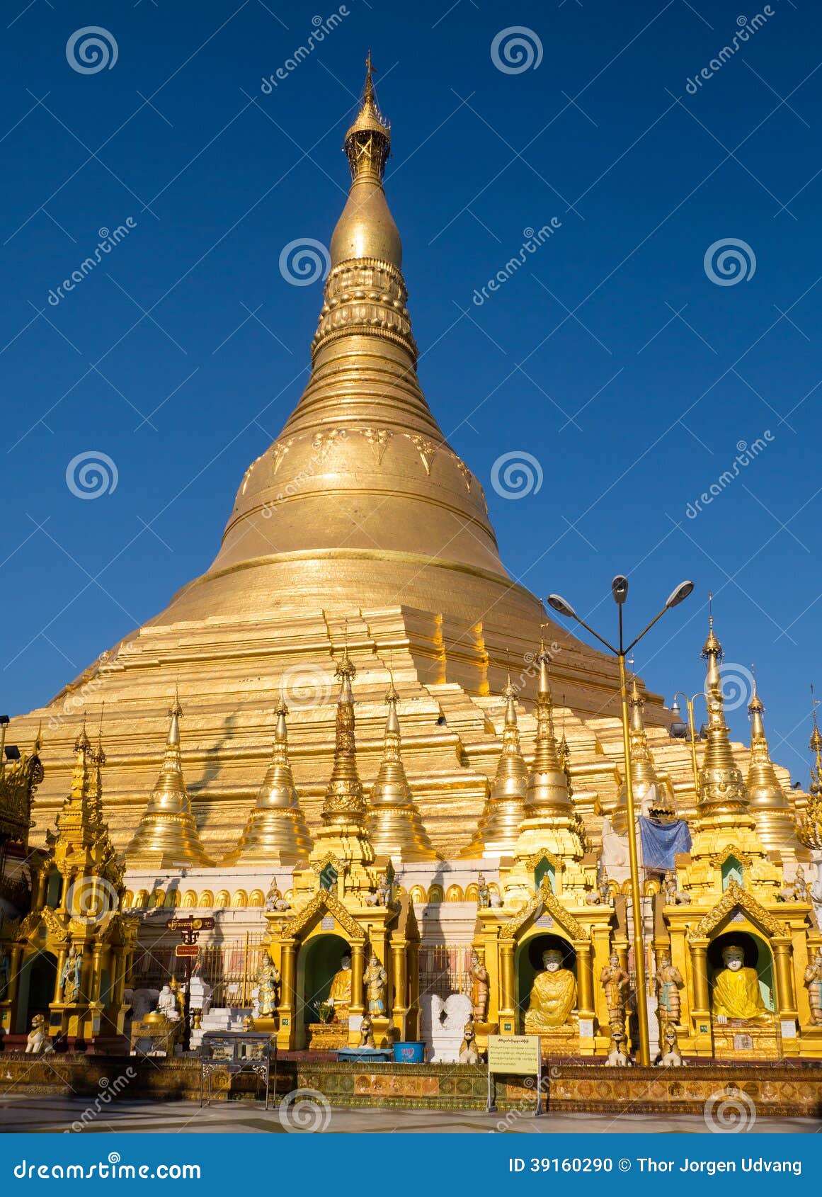 La Pagoda Di Shwedagon in Rangoon Fotografia Stock - Immagine di ...