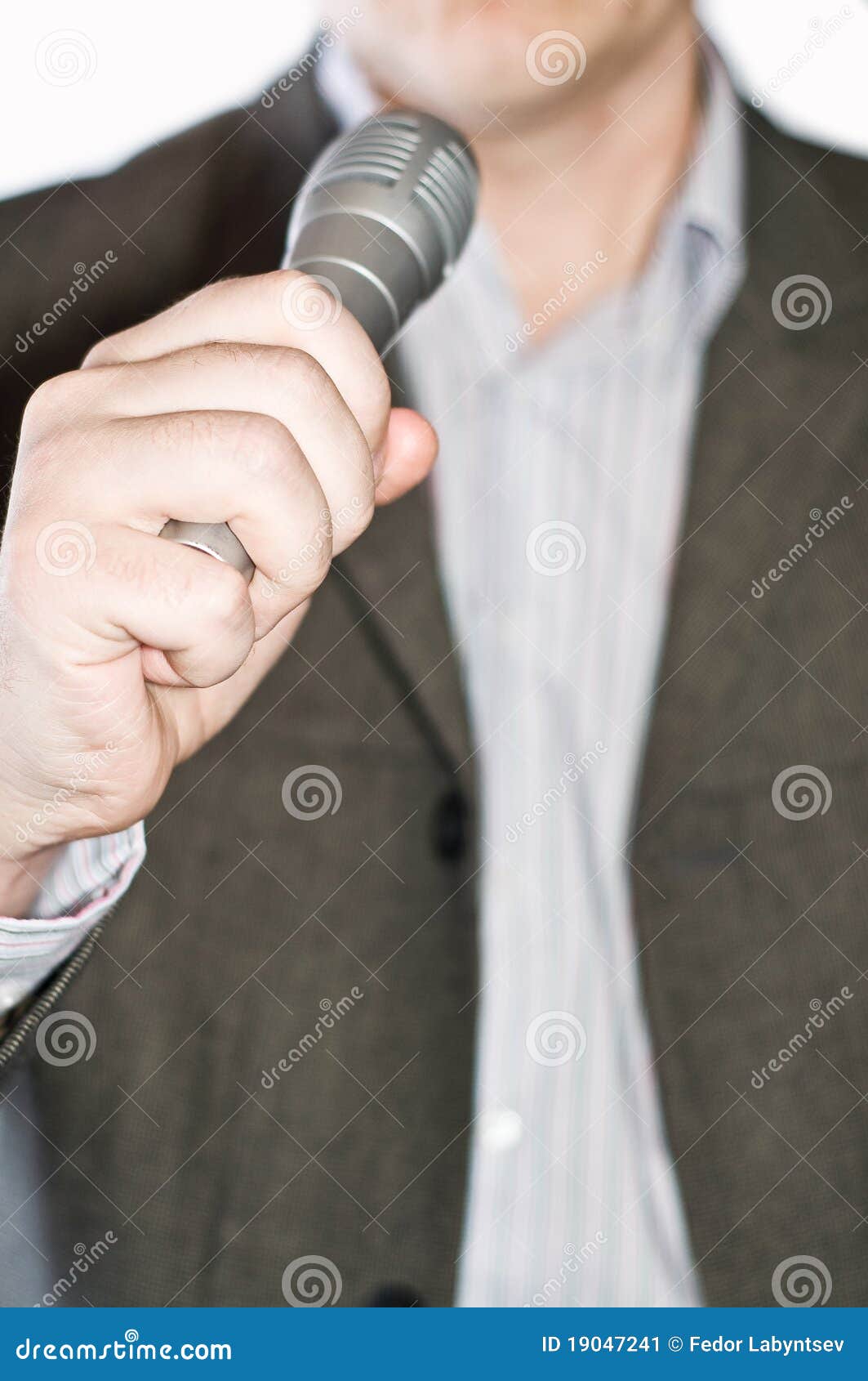 La Persona Con Un Microfono Immagine Stock - Immagine di concerto ...