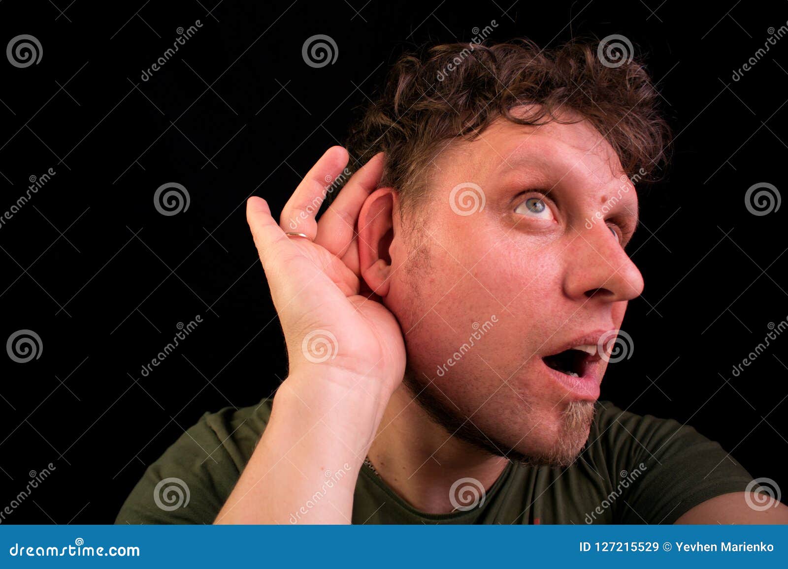 La Persona Escucha Muy Atento Imagen de archivo - Imagen de encantado ...