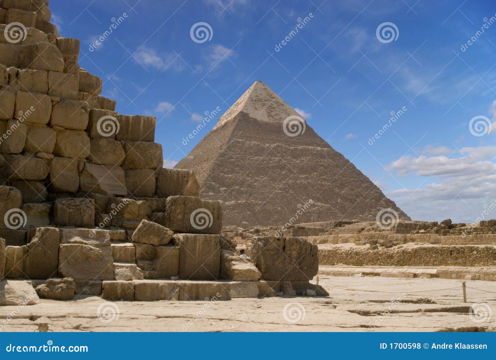 La piramide di Chefren fotografia stock. Immagine di sfondo - 1700598