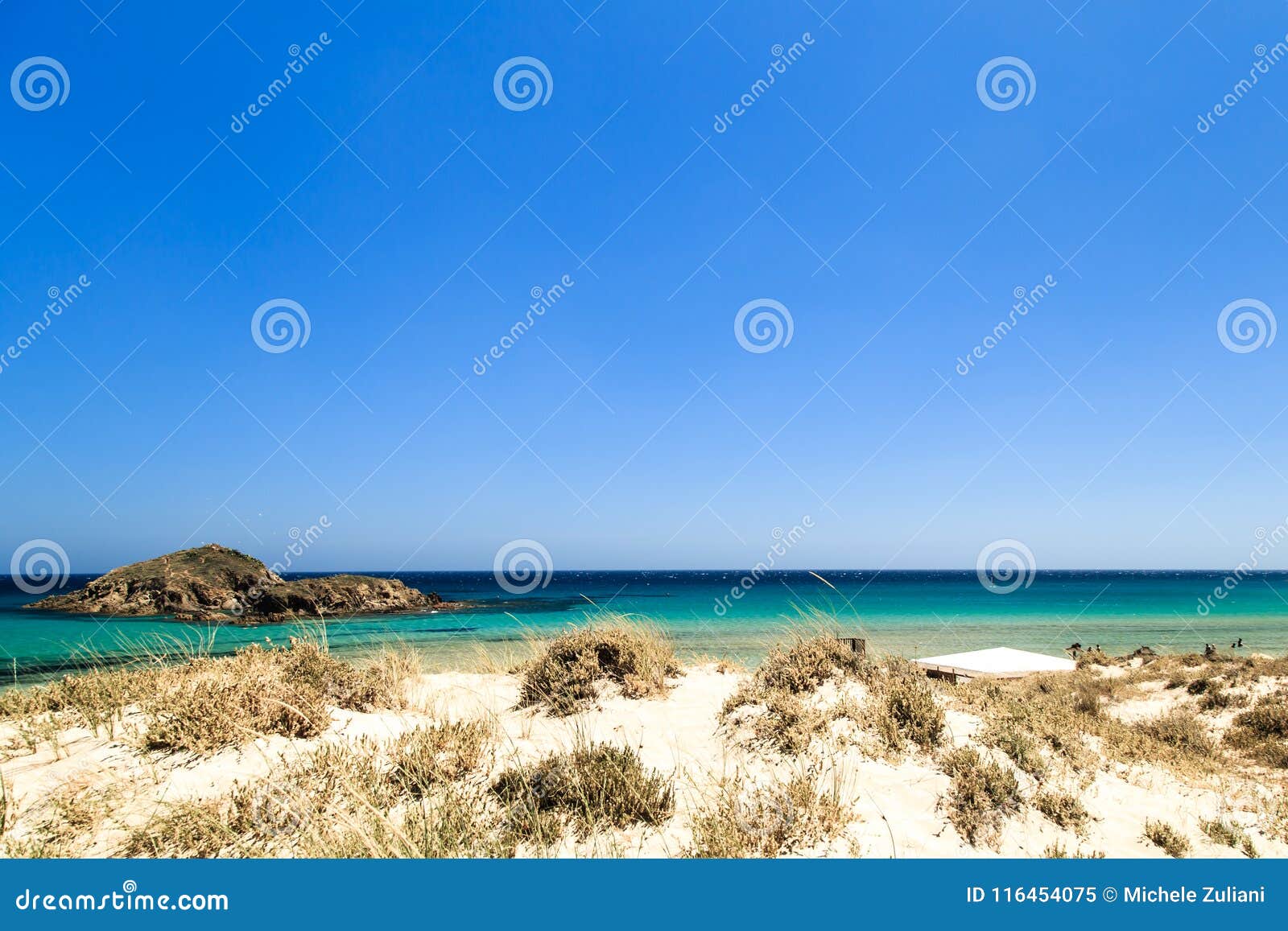 La Playa De Chia Su Giudeu, Cerdeña Imagen de archivo - Imagen de roca ...