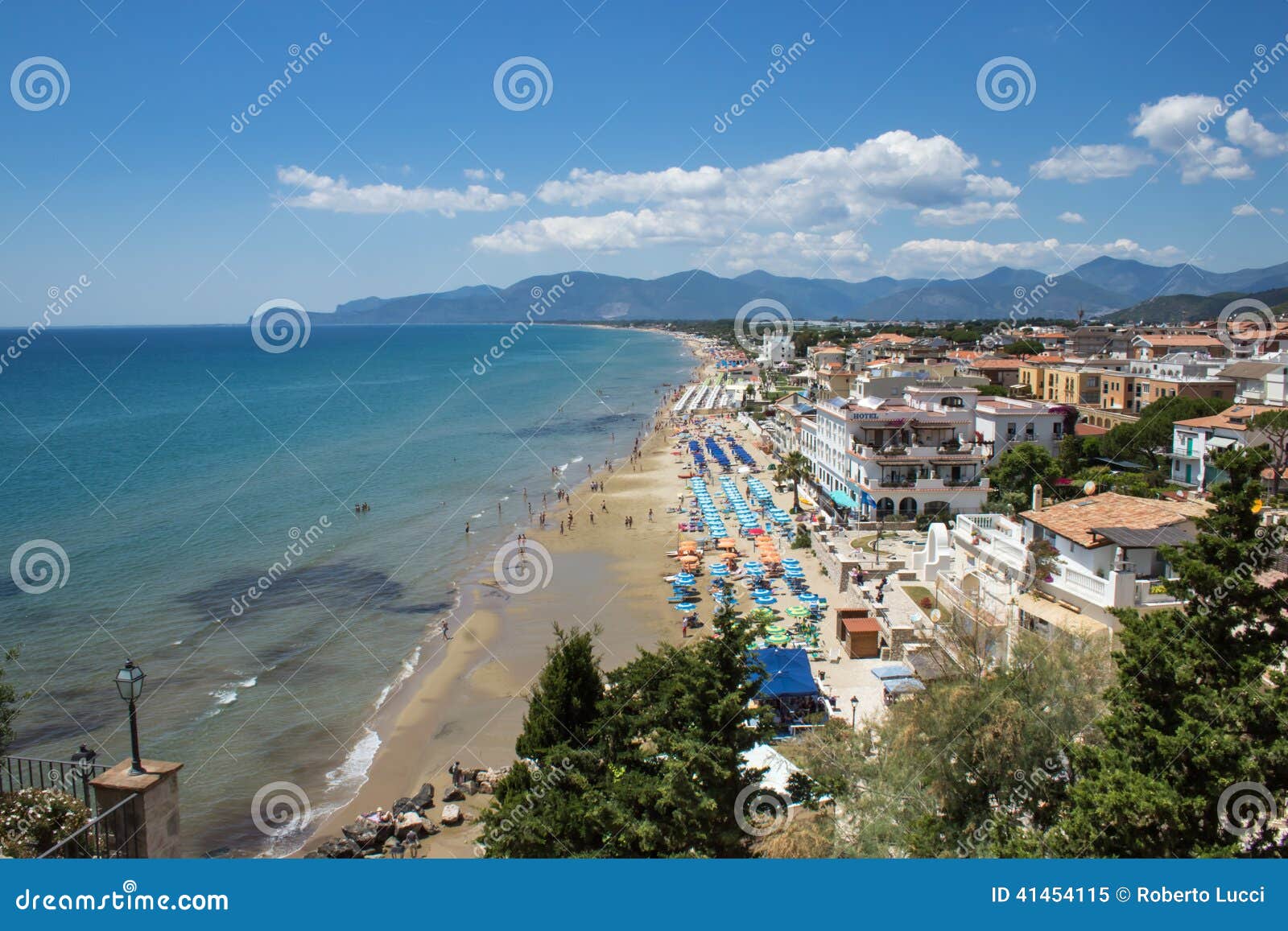La Playa Hermosa De Sperlonga, Italia Imagen de archivo - Imagen de ...