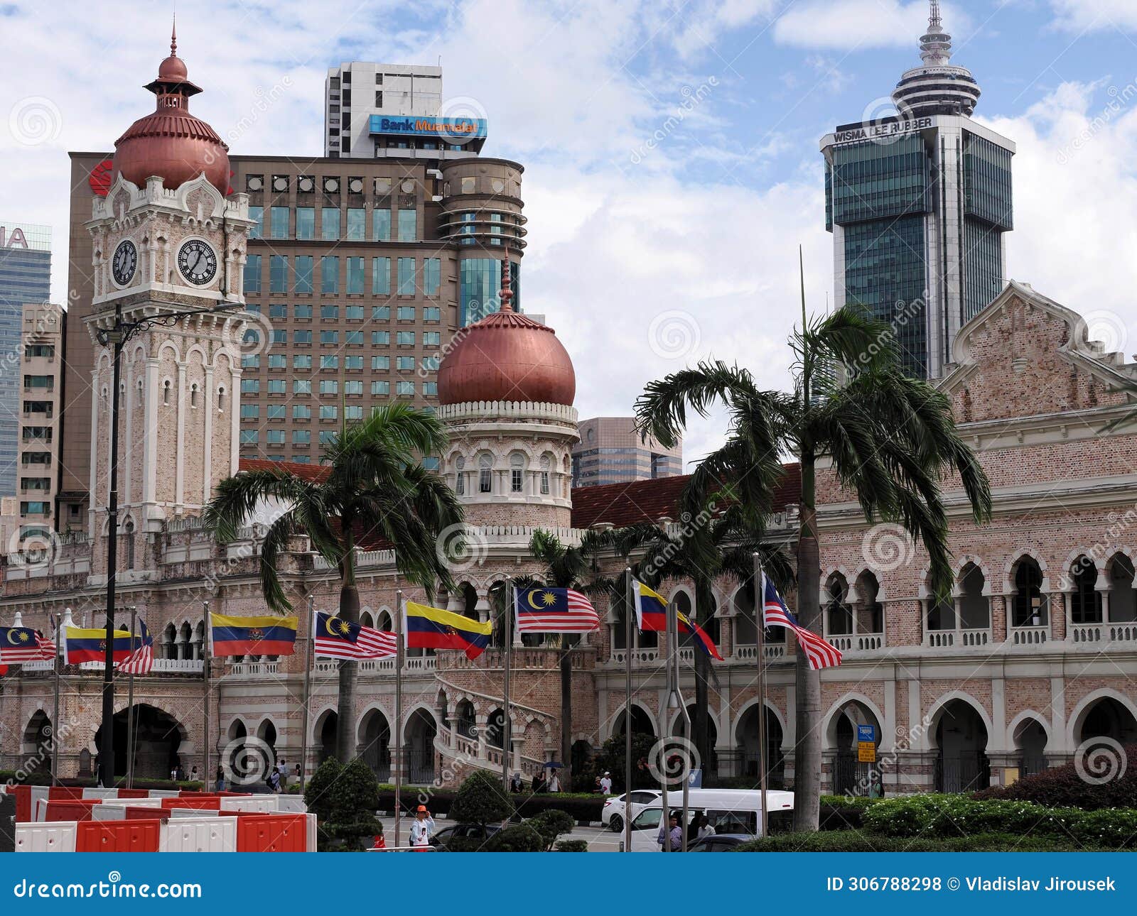La Plaza Merdeka Y El Edificio Sultan Abdul Samad Kuala Lumpur Malaysia ...