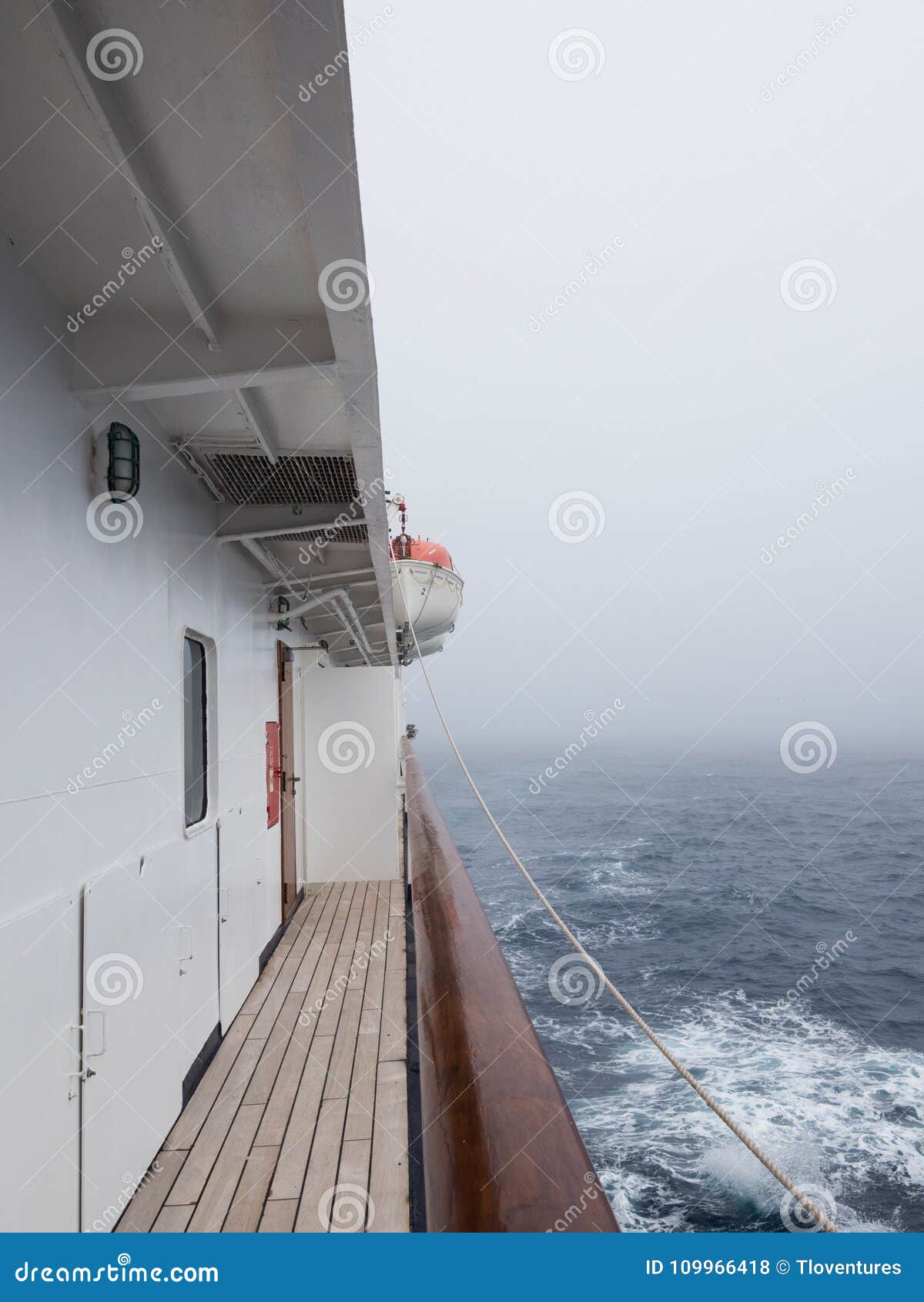 La popa de la nave foto de archivo. Imagen de exterior - 109966418