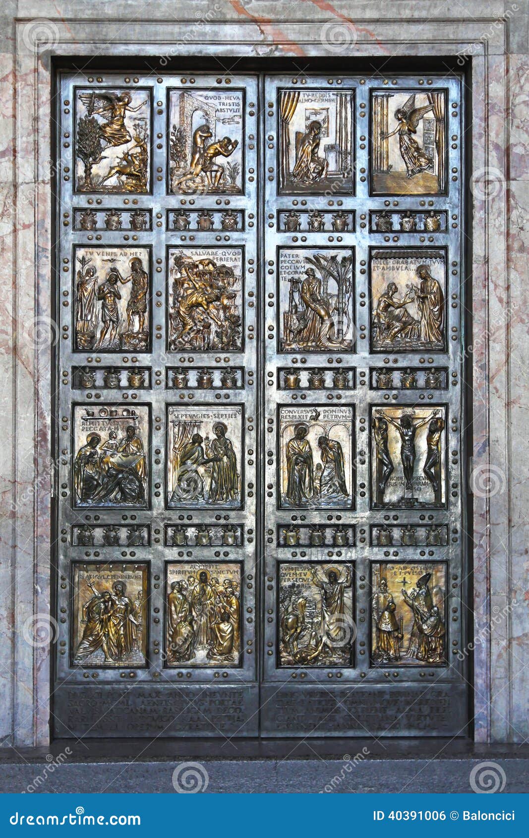 La porta santa fotografia editoriale. Immagine di bronzo - 40391006