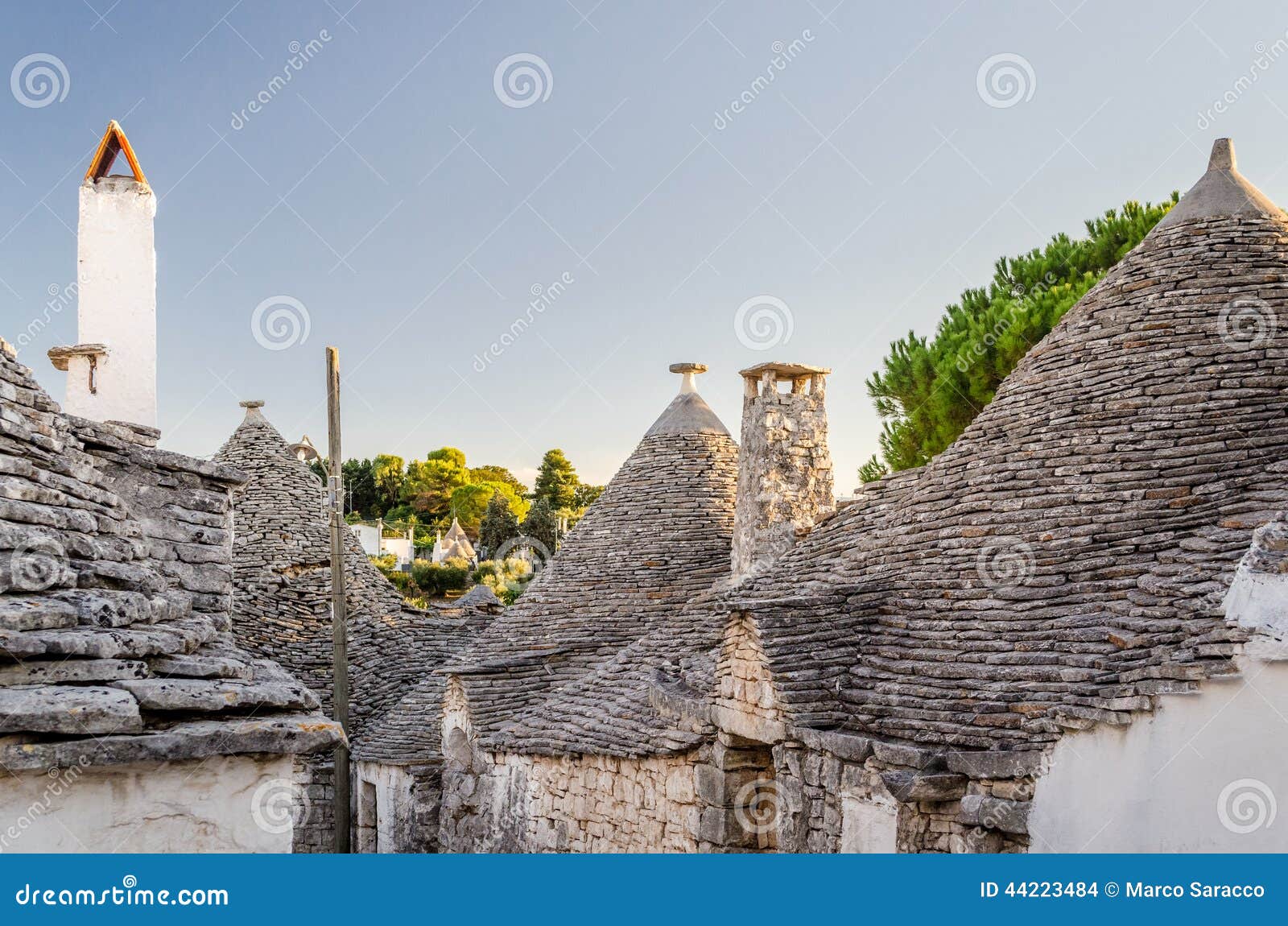 La Puglia, Alberobello fotografia stock. Immagine di italia - 44223484