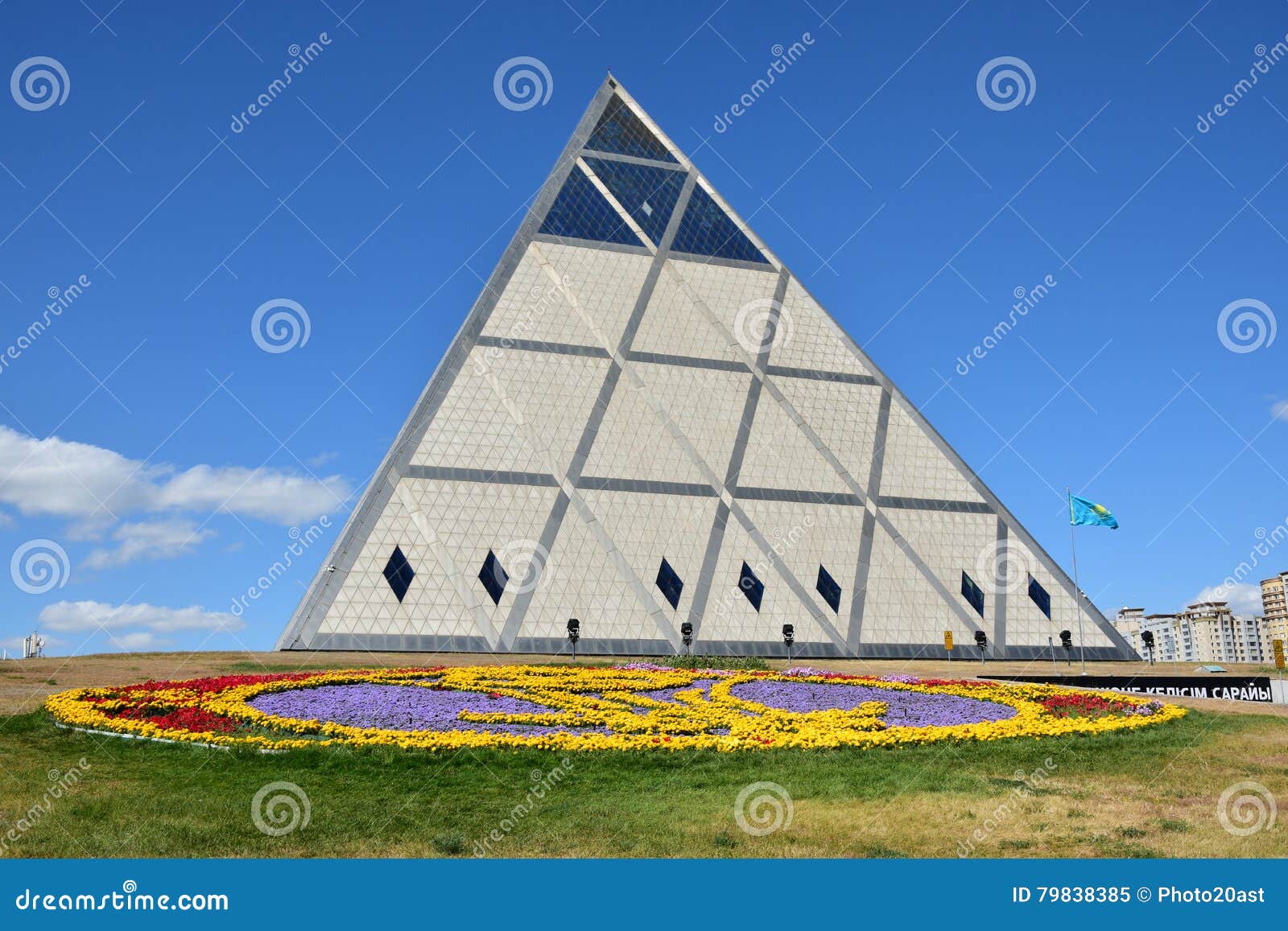 La Pyramide à Astana/Kazakhstan Image éditorial - Image du construction ...