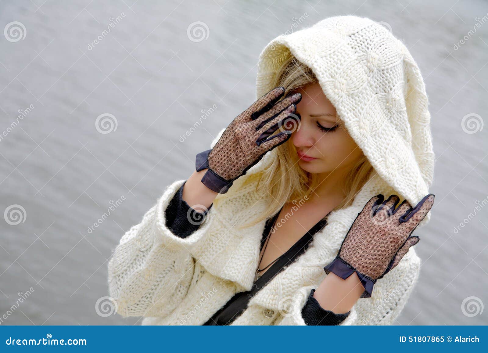 La Ragazza Nella Disperazione E Nel Dolore Immagine Stock - Immagine di ...