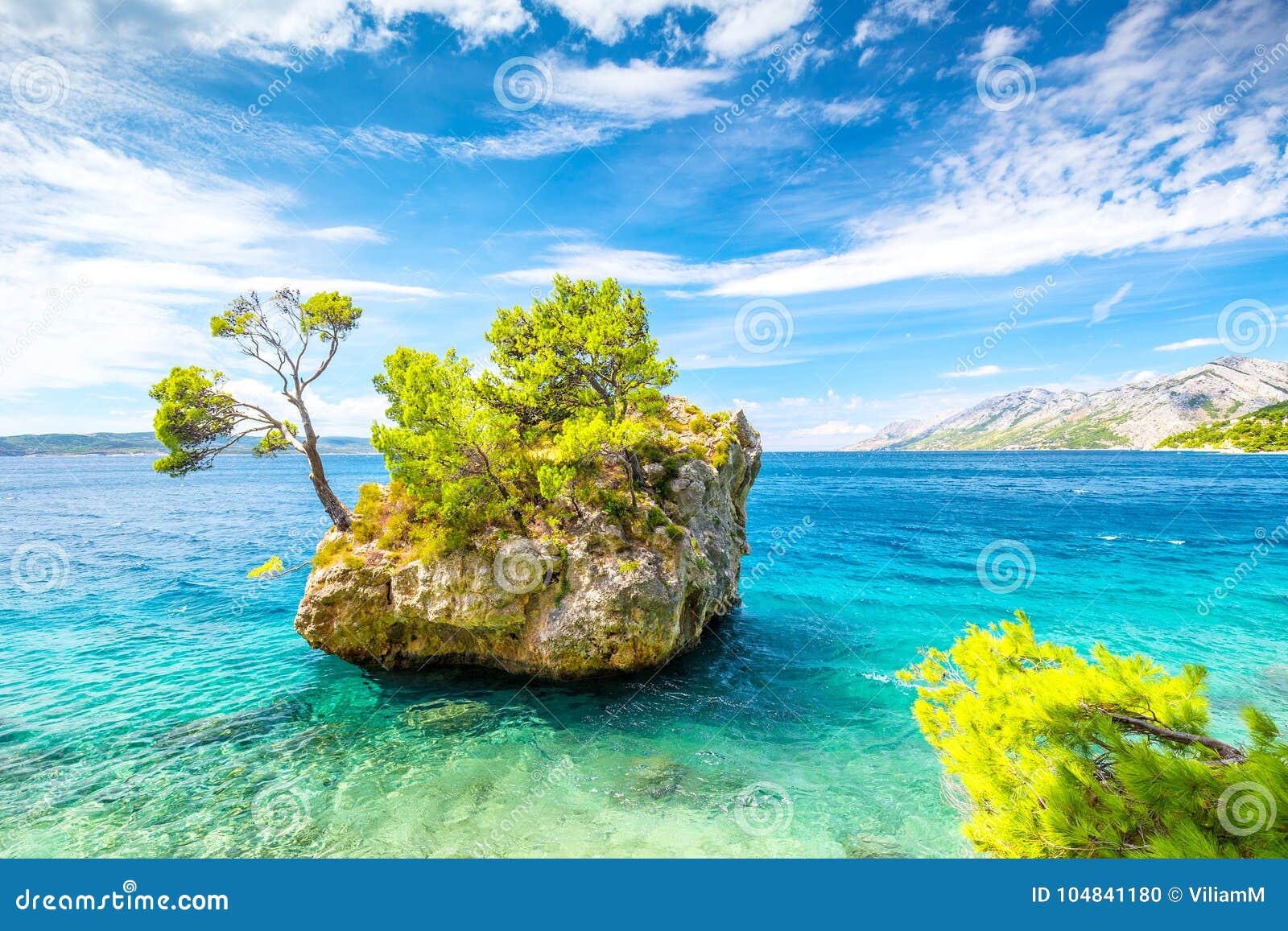 La Roccia Di Brela Sul Mare Adriatico Fotografia Stock - Immagine di ...