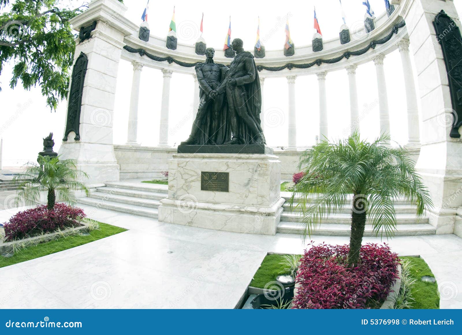 La rotunda malecon 2000 stock photo. Image of flowers - 5376998