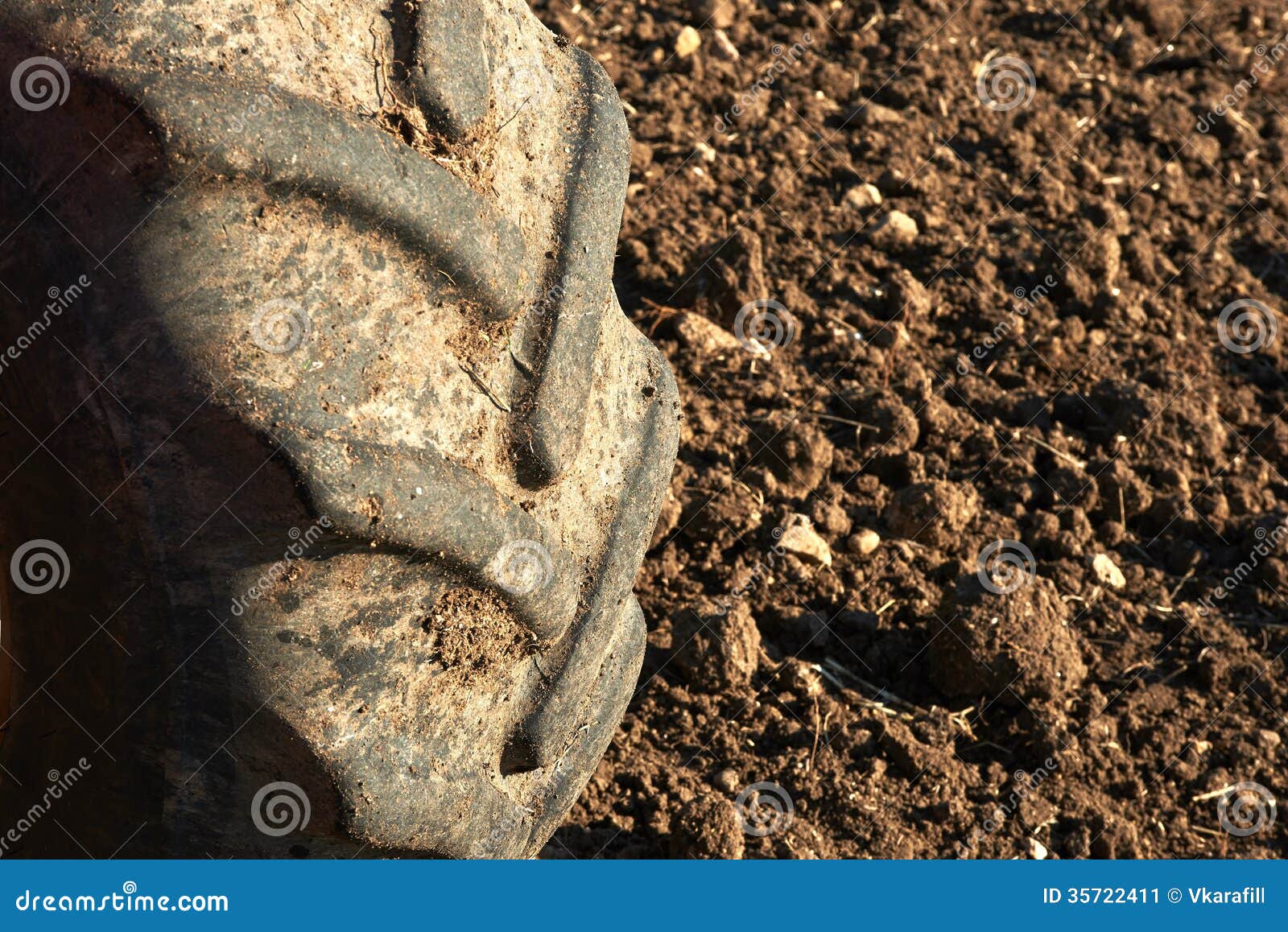 La Rueda Del Tractor Agrícola Imagen de archivo - Imagen de industria ...