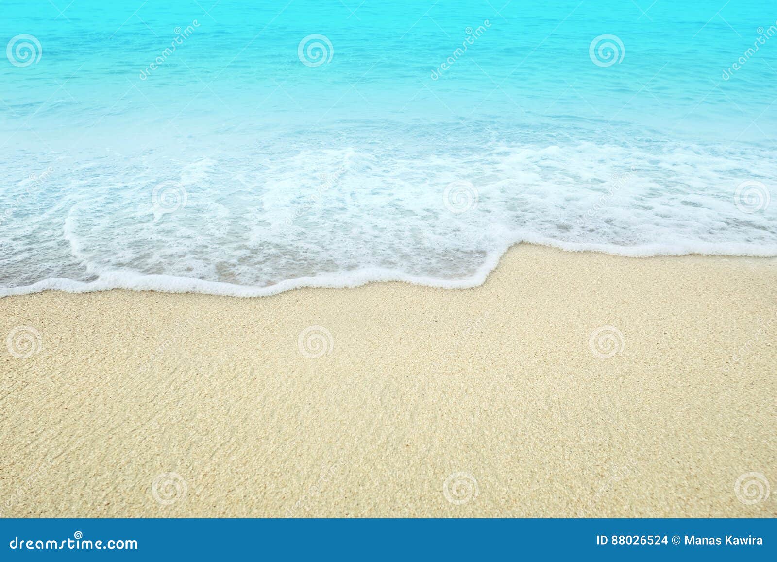 La sabbia della spiaggia fotografia stock. Immagine di onda - 88026524