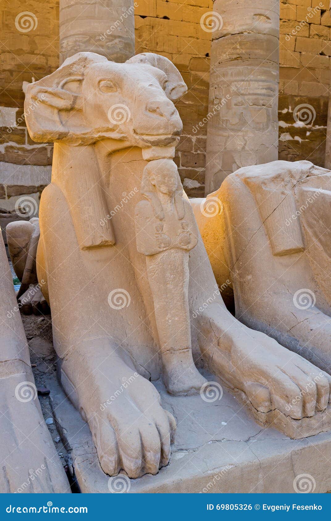 La Sfinge E La Piccola Mummia Fotografia Stock - Immagine di mummia ...