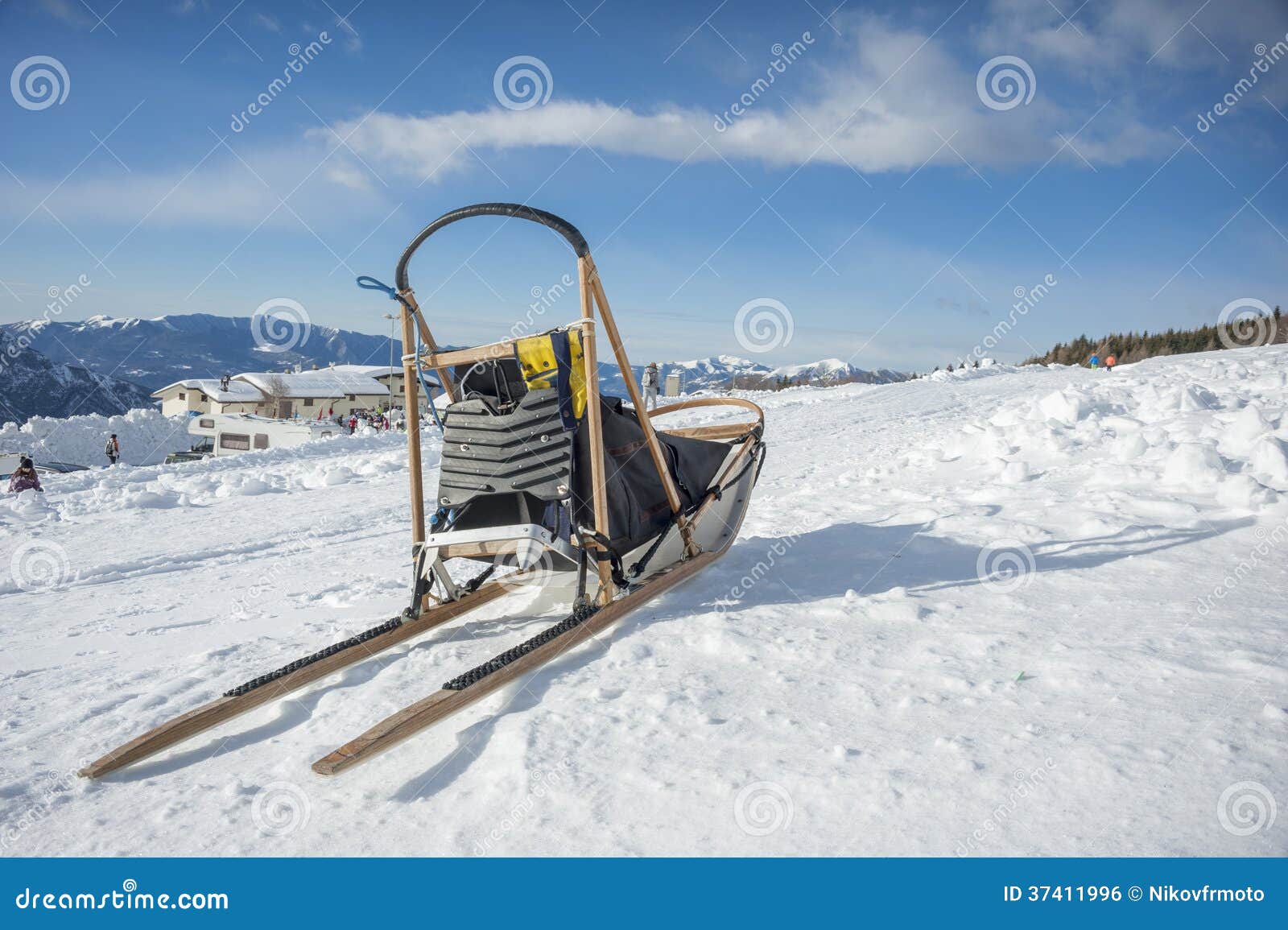 La slitta di Sleddog fotografia stock. Immagine di antartide - 37411996