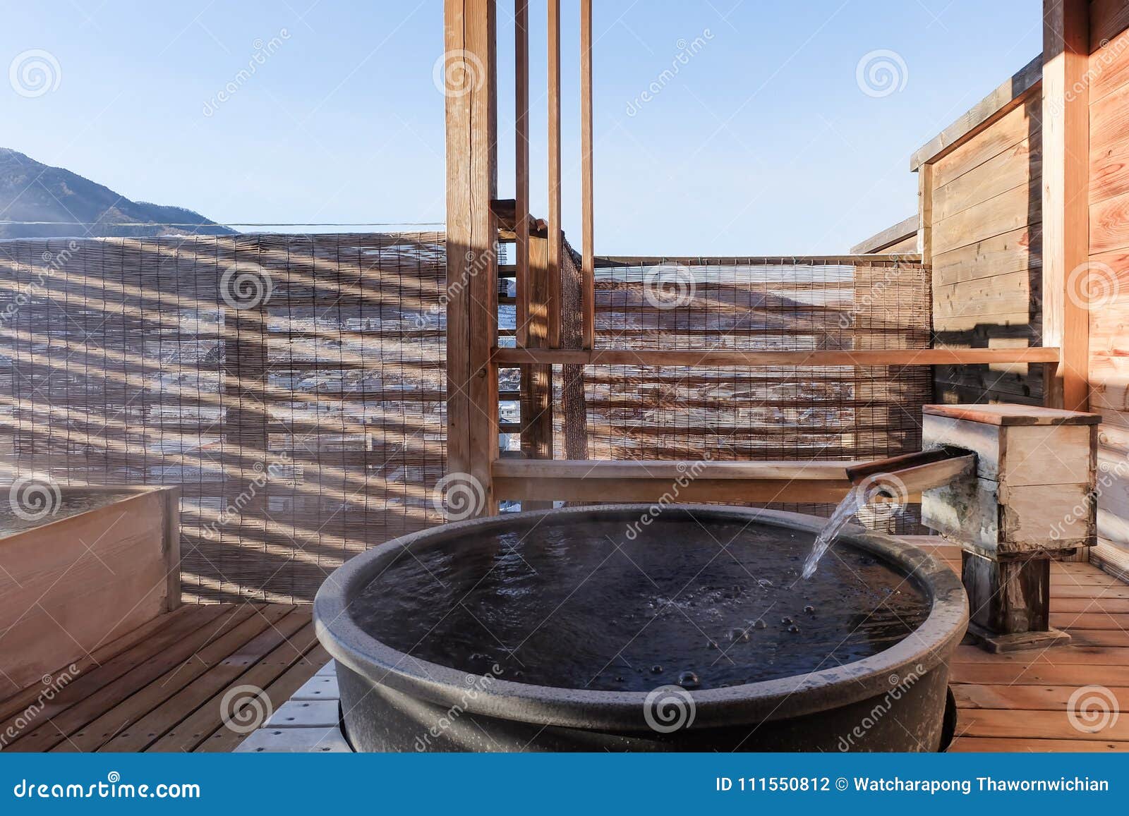 La Source Thermale D'air Ouvert Onsen Photo stock - Image du oriental ...