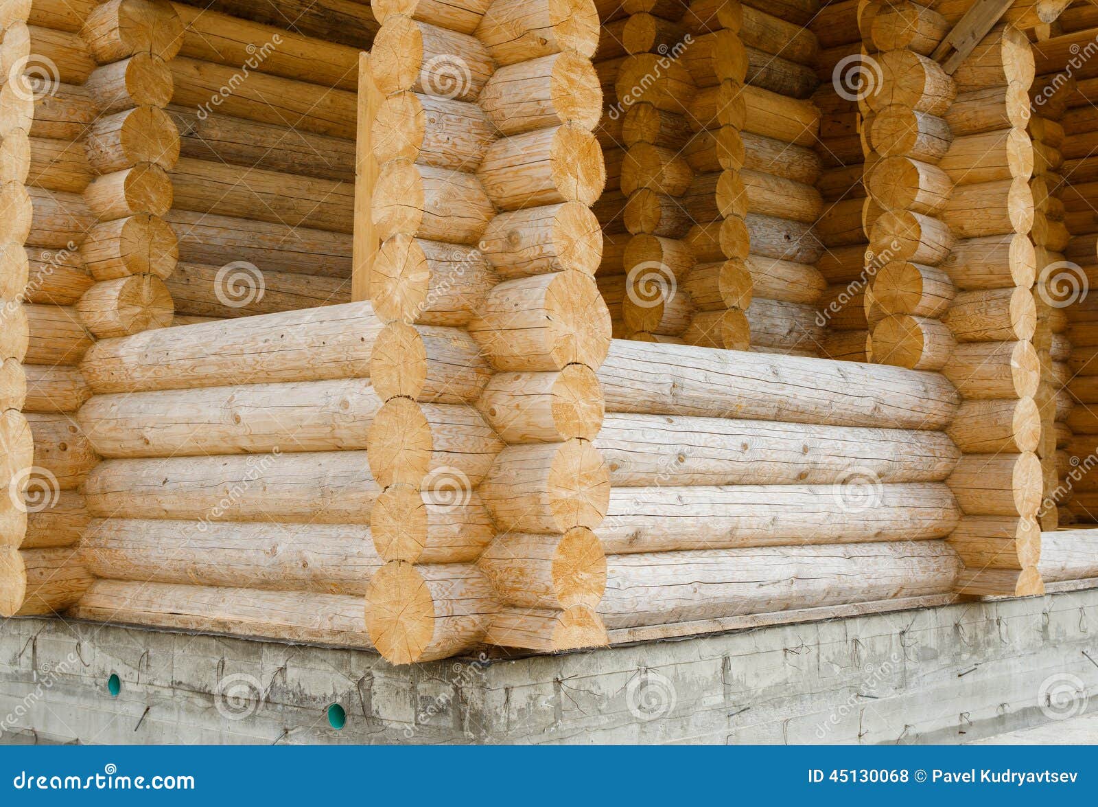 La Structure De La Cabane En Rondins Photo stock - Image du ...