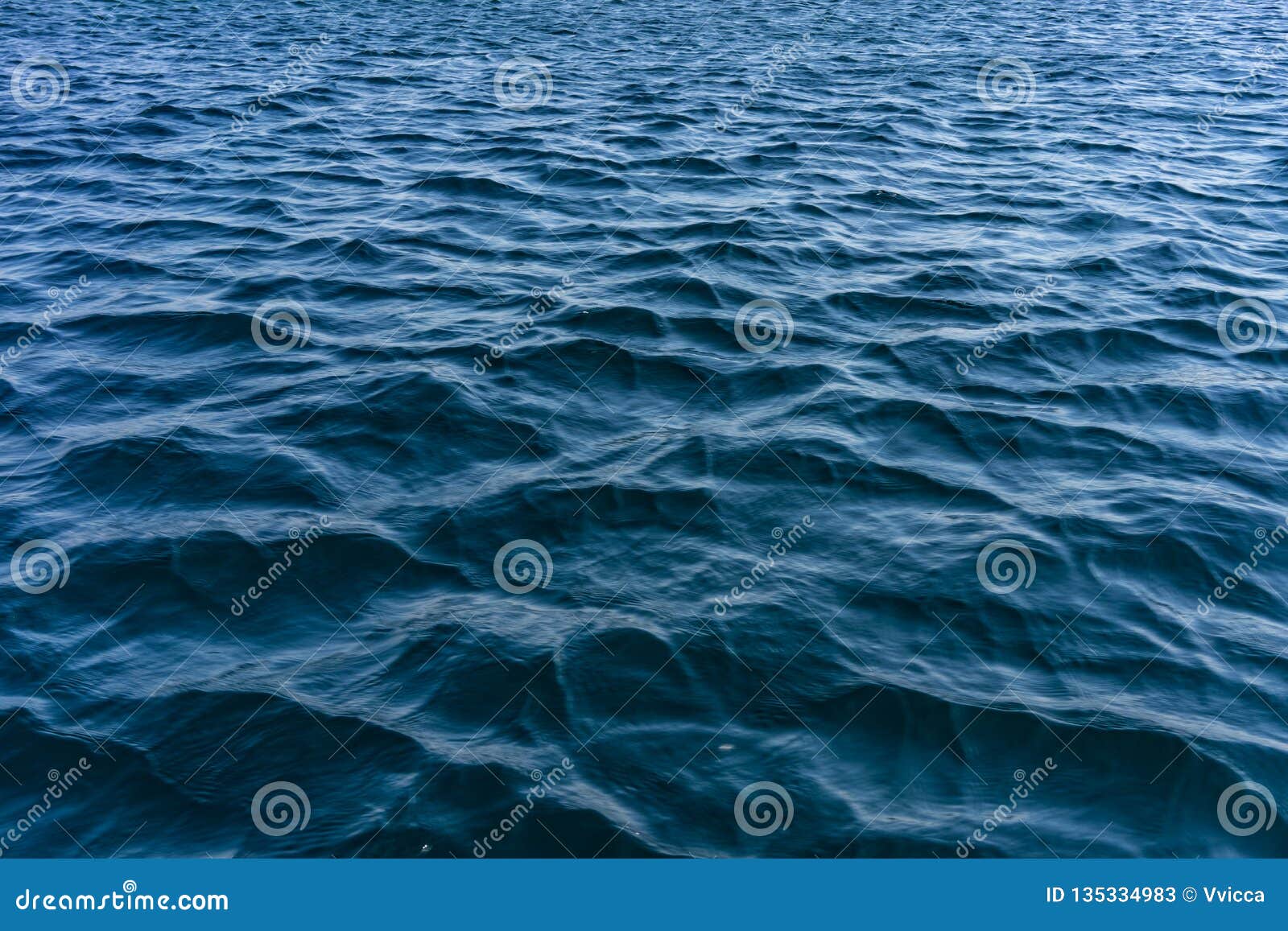 La Surface De L'eau De La Mer Avec De Petites Vagues Image stock ...