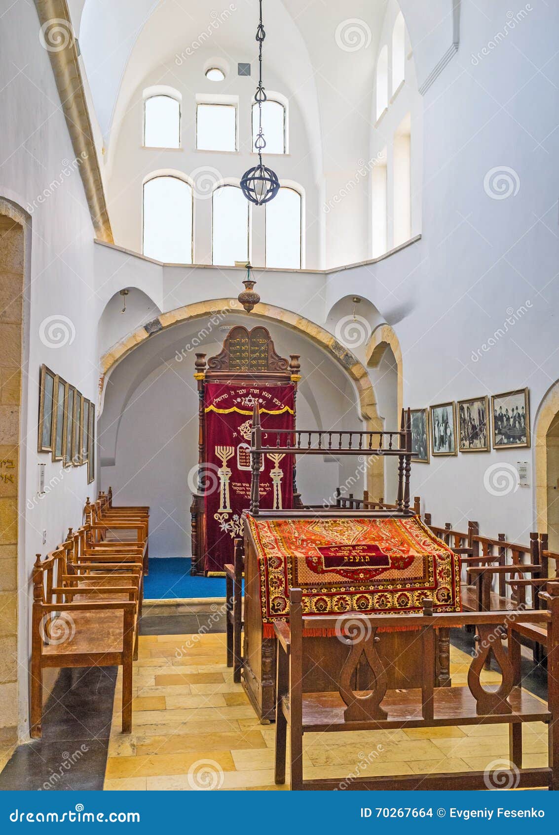 La synagogue moyenne image stock éditorial. Image du arche - 70267664