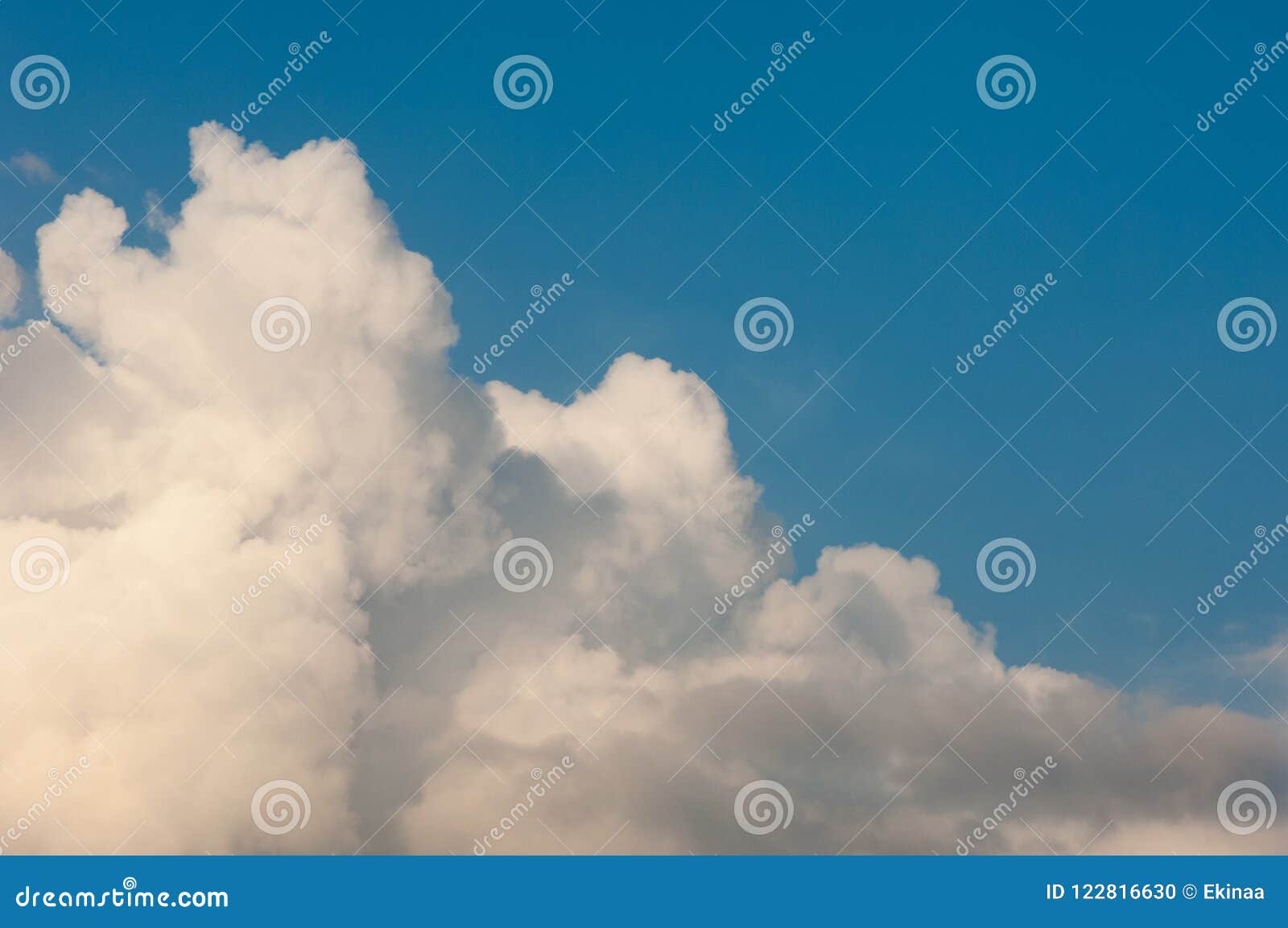 La textura de nubes foto de archivo. Imagen de oscuro - 122816630