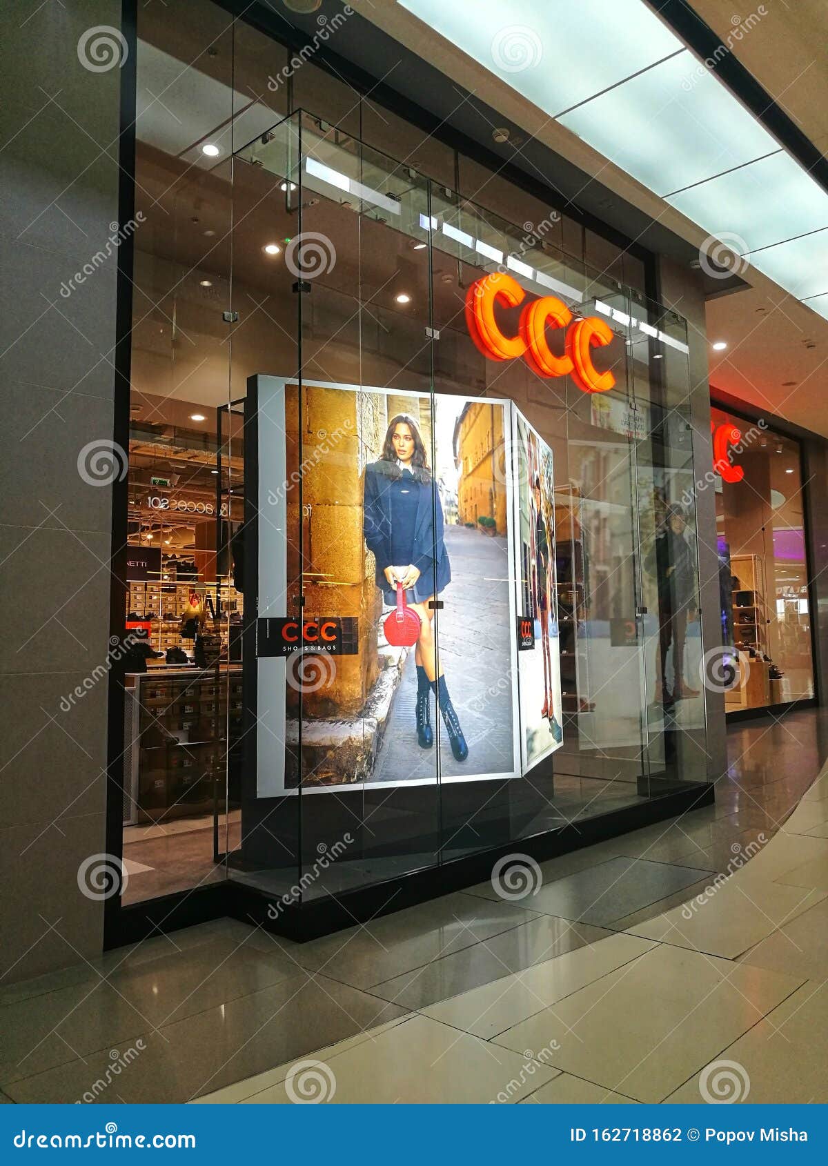 La Tienda CCC En Un Gran Supermercado Fotografía editorial - Imagen de ...