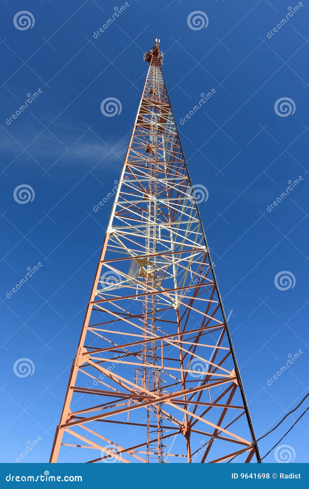 La Torre De Las Telecomunicaciones Foto de archivo - Imagen de teléfono ...