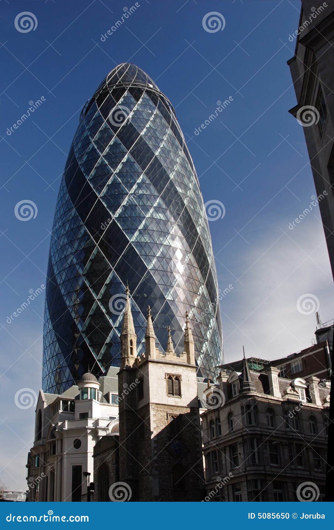 La tour de cornichon photo stock. Image du ville, glace - 5085650