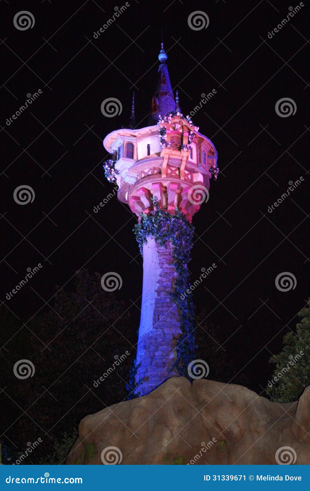 La tour de Rapunzel photo éditorial. Image du disneyland - 31339671