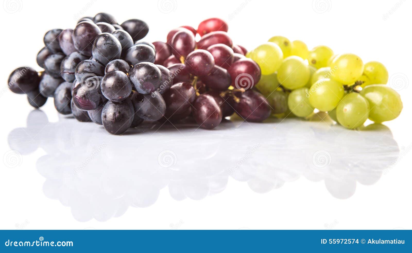 La uva da fruto II foto de archivo. Imagen de blanco - 55972574