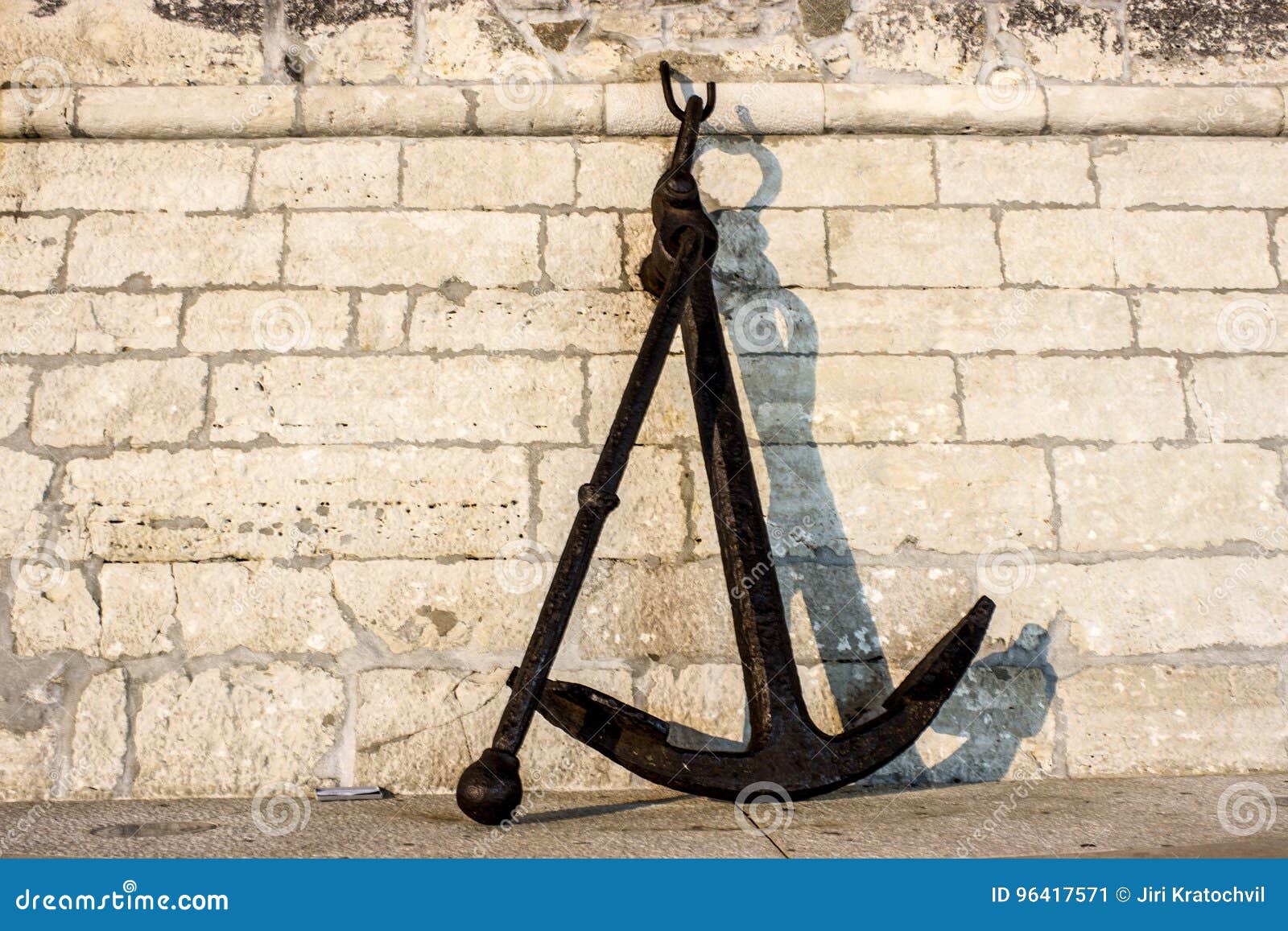 La vieille ancre de bateau image stock. Image du métallique - 96417571