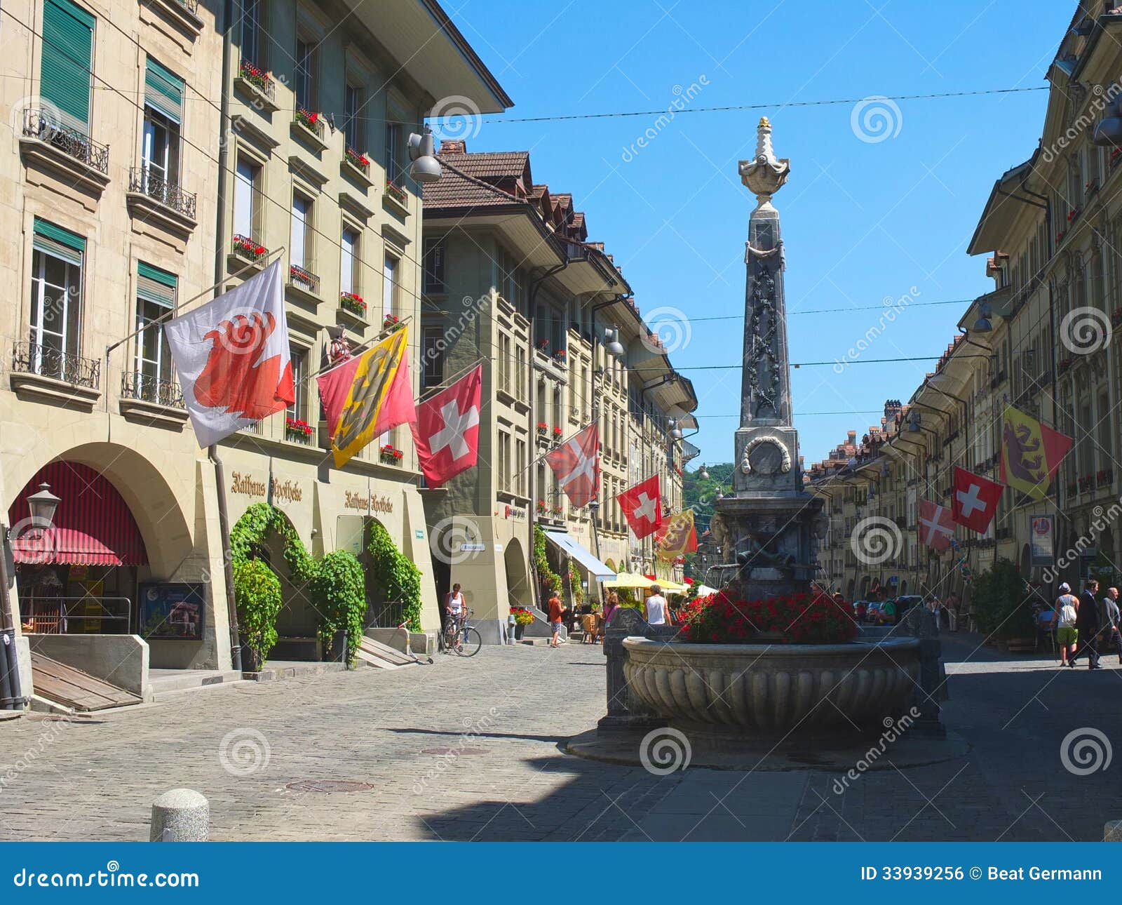 La ville de Berne, Suisse photo éditorial. Image du munster - 33939256