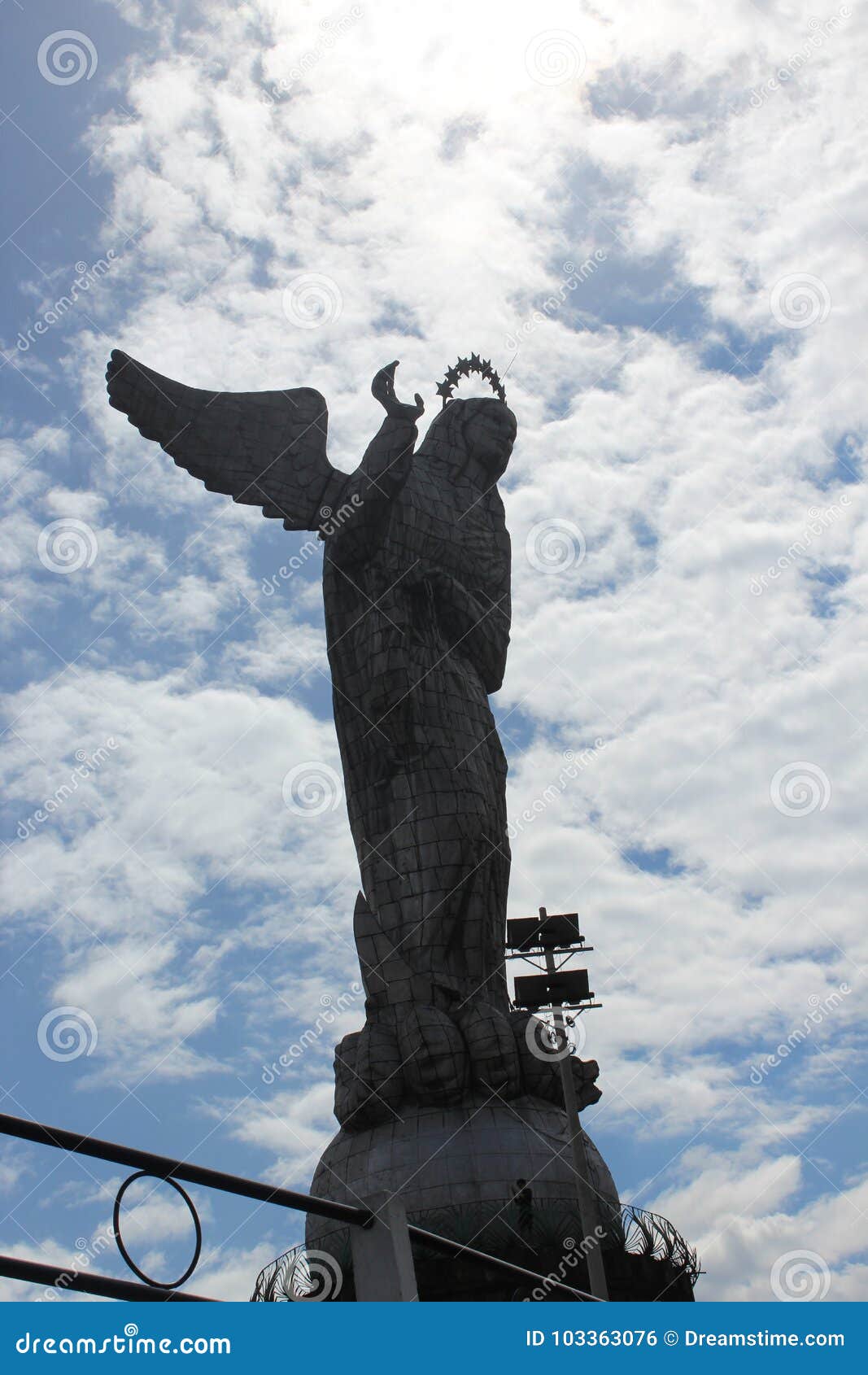 La Virgen de Panecillo foto de archivo. Imagen de paisaje - 103363076