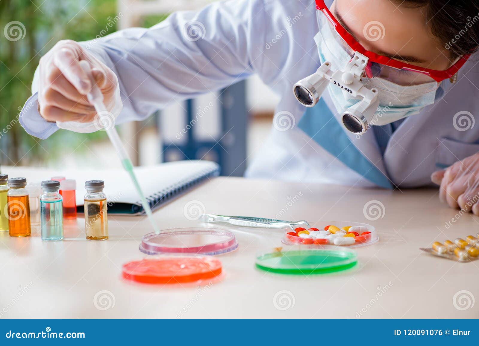 The Drug Synthesis Concept With Chemist Working In Research Lab Royalty ...