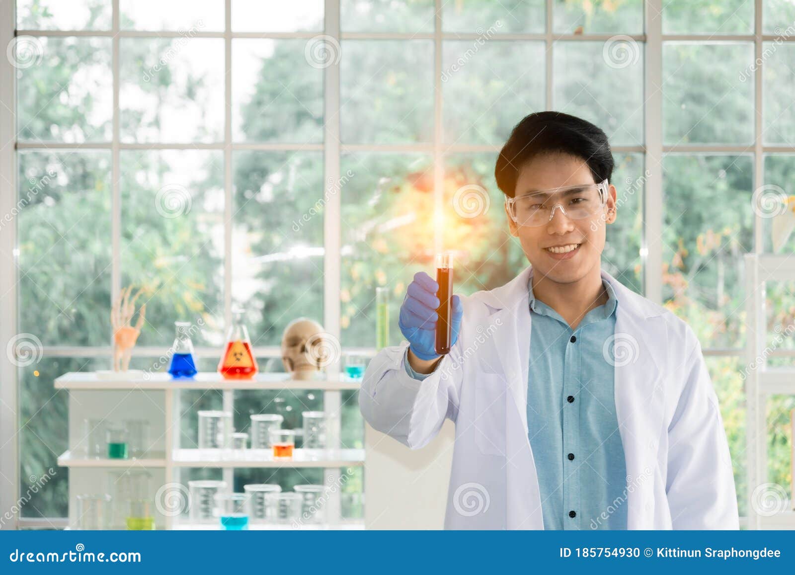 Lab Experiments, Vaccine Inventions, Infection Testing Stock Photo ...