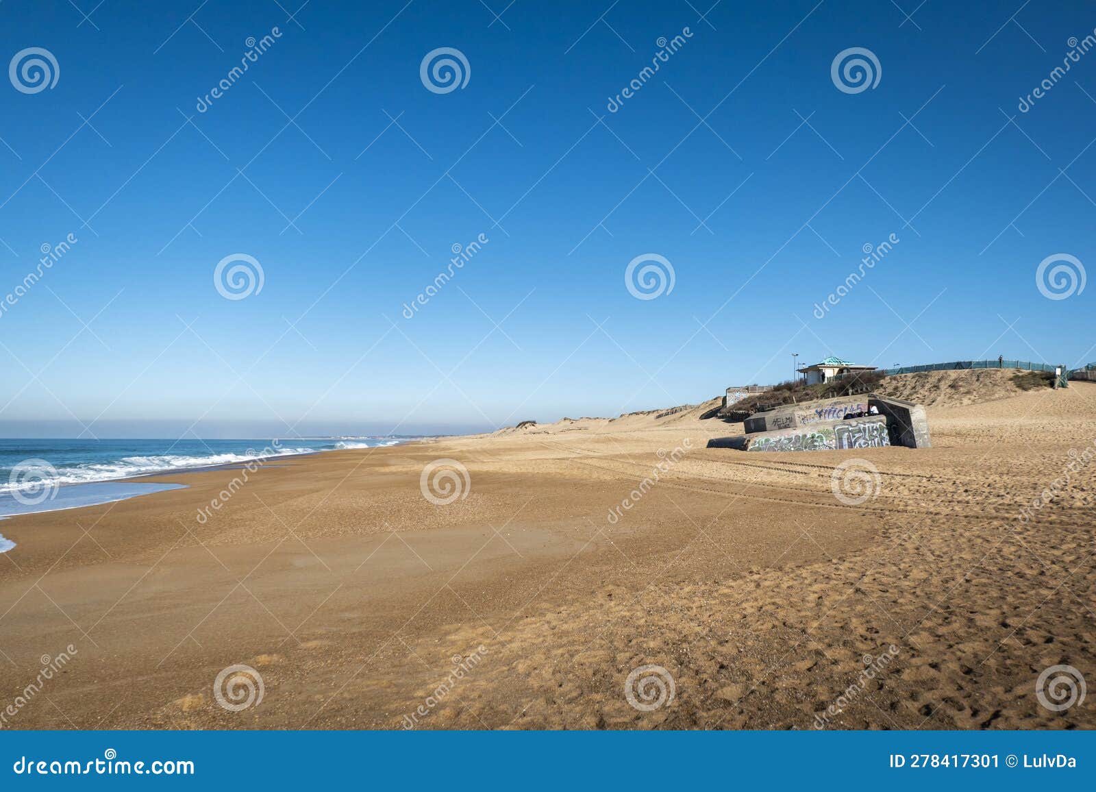 Beach and lots of sand stock image. Image of nueva, horizon - 278417301